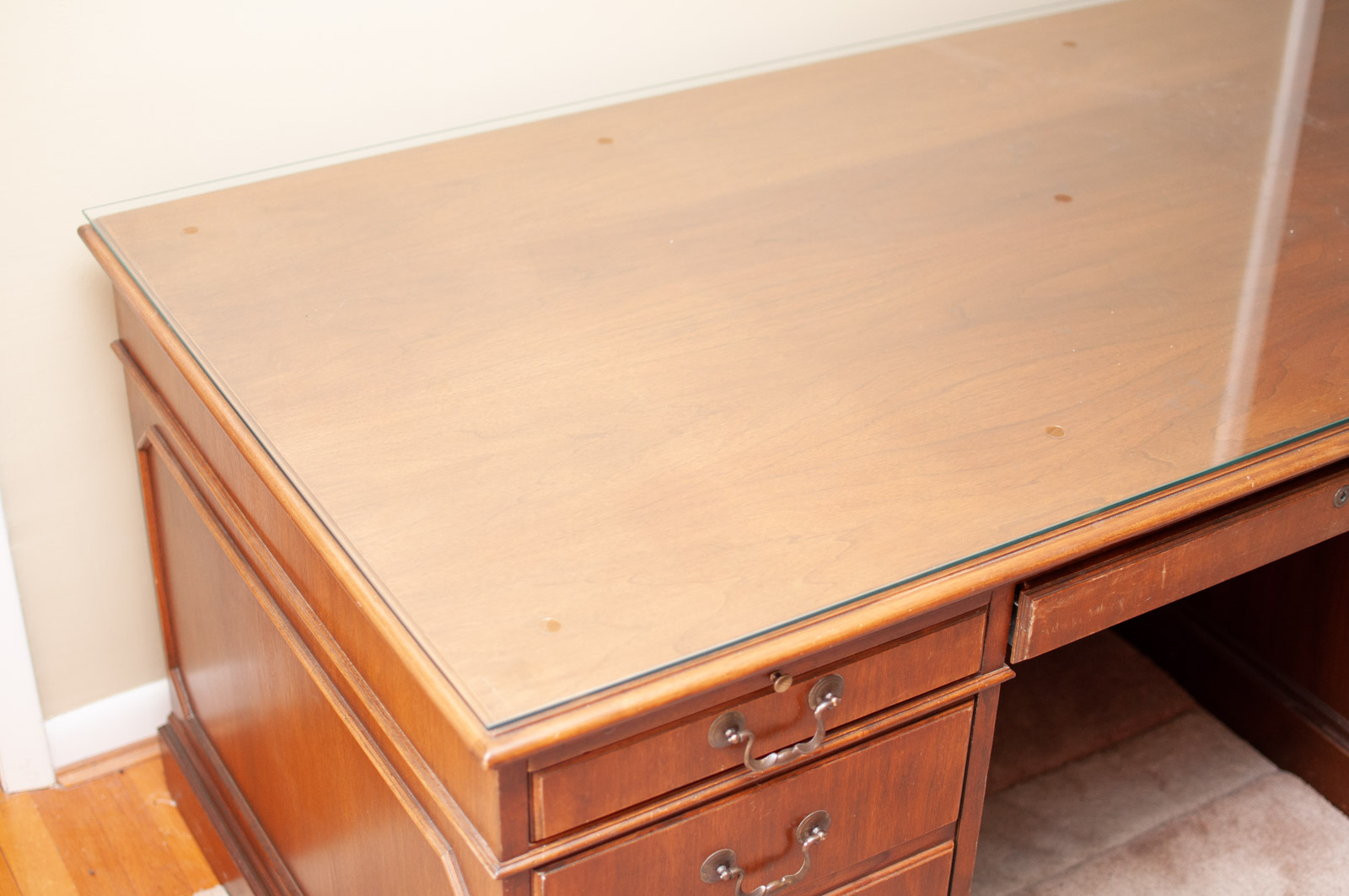 Federal Style Mahogany Veneer Executive Desk by Jofco, 20th Century | EBTH