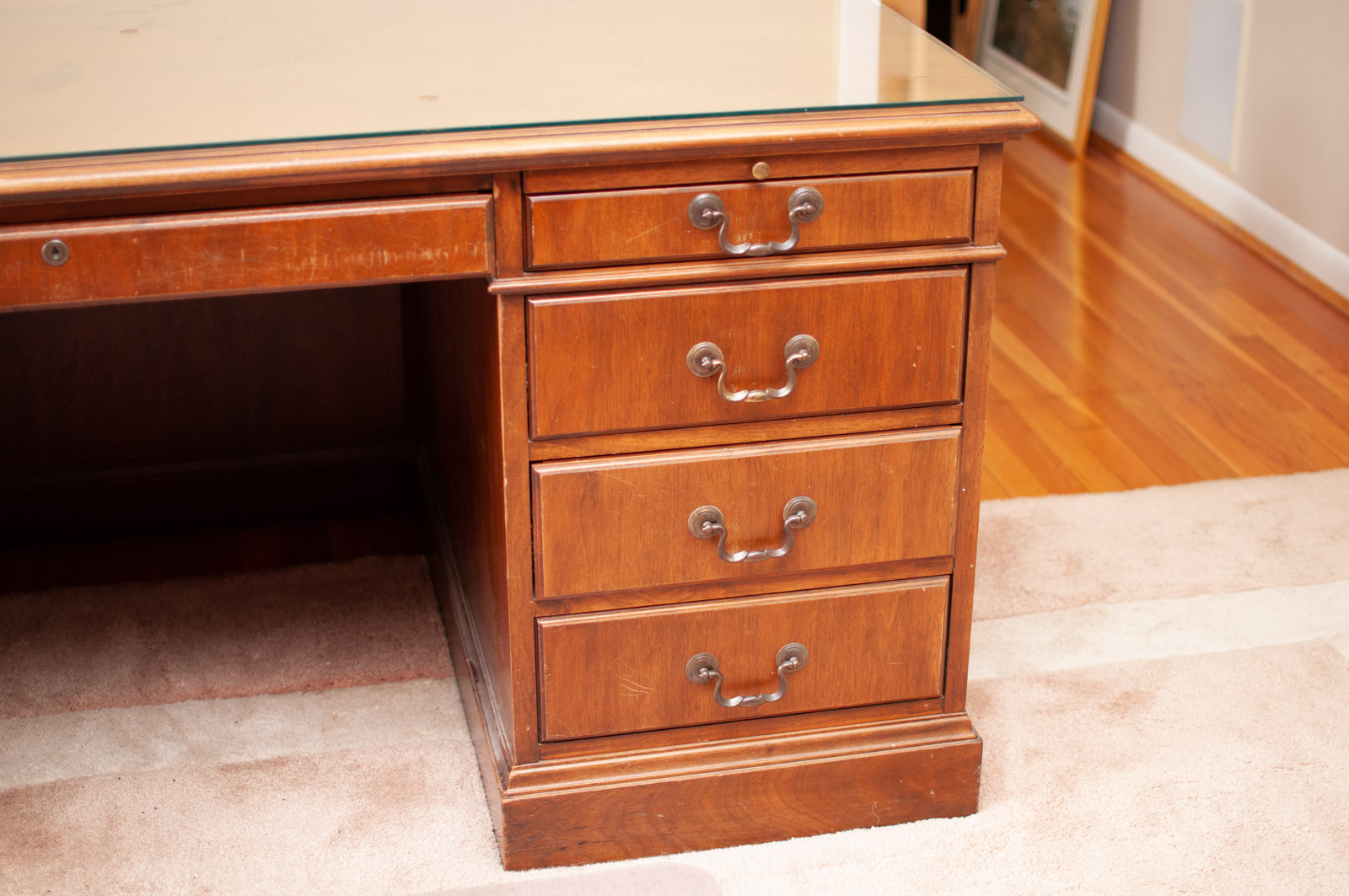 Federal Style Mahogany Veneer Executive Desk by Jofco, 20th Century | EBTH