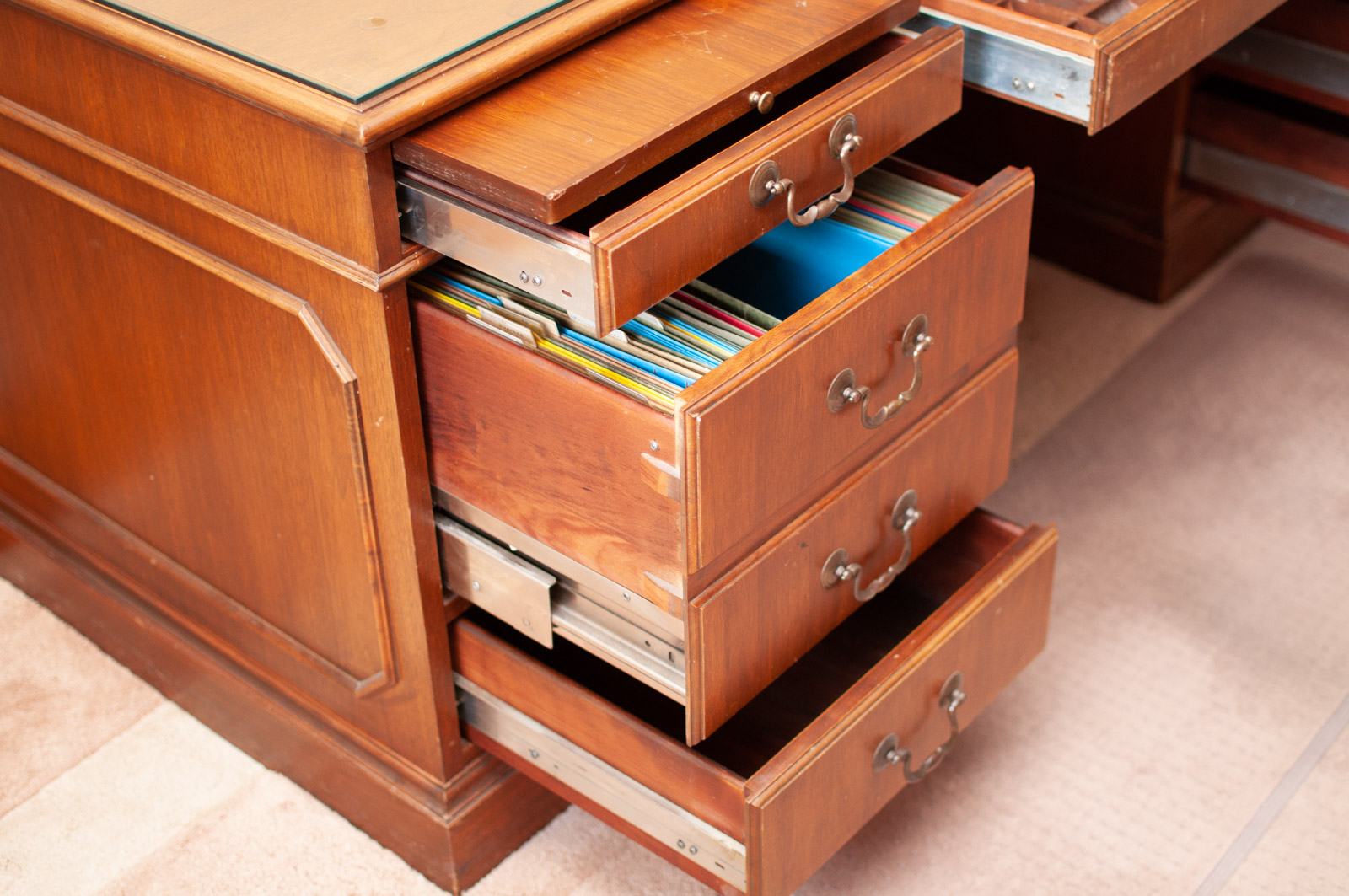 Federal Style Mahogany Veneer Executive Desk by Jofco, 20th Century | EBTH