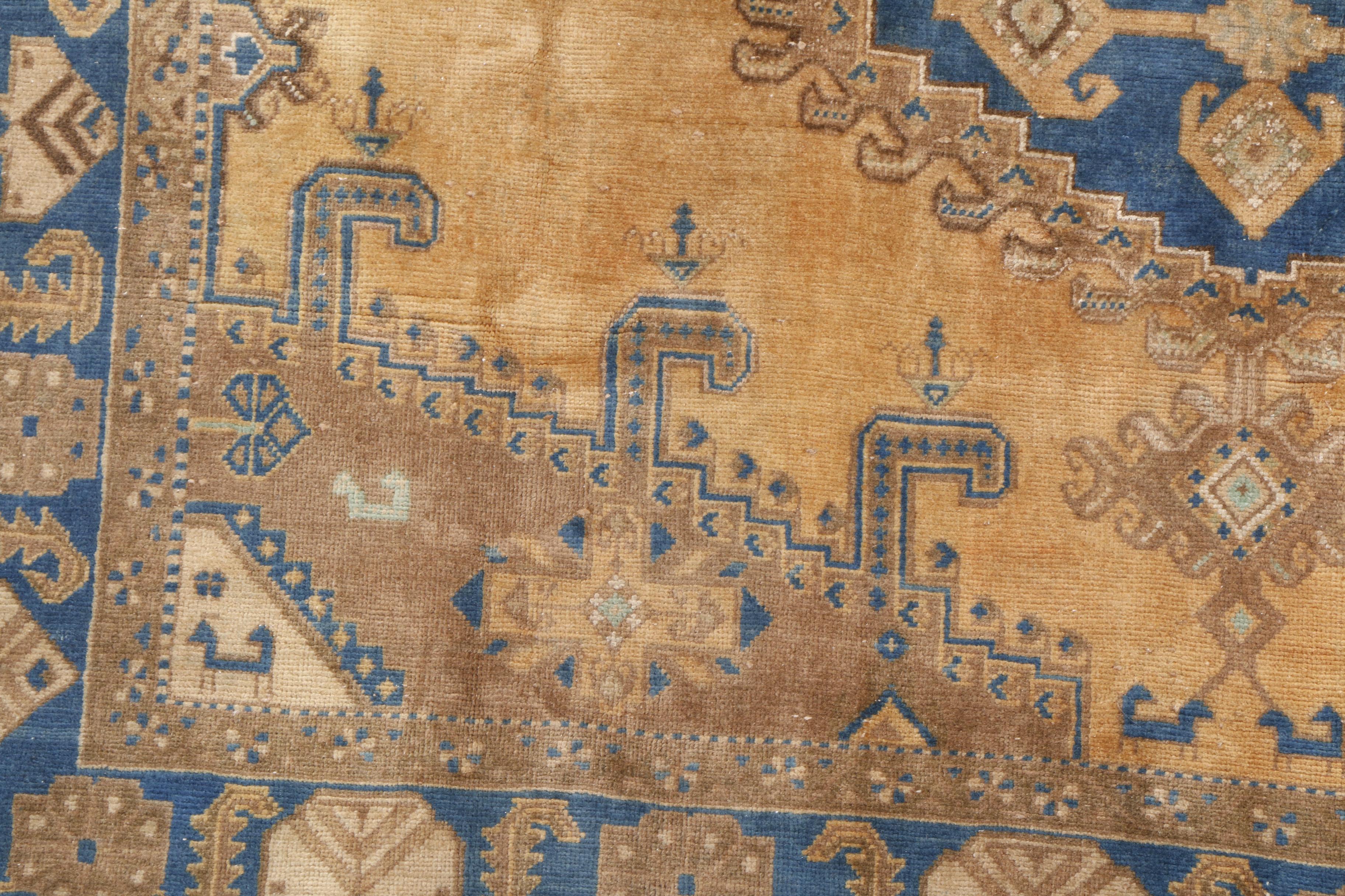 Hand-Knotted Persian Viss Room-Sized Rug | EBTH