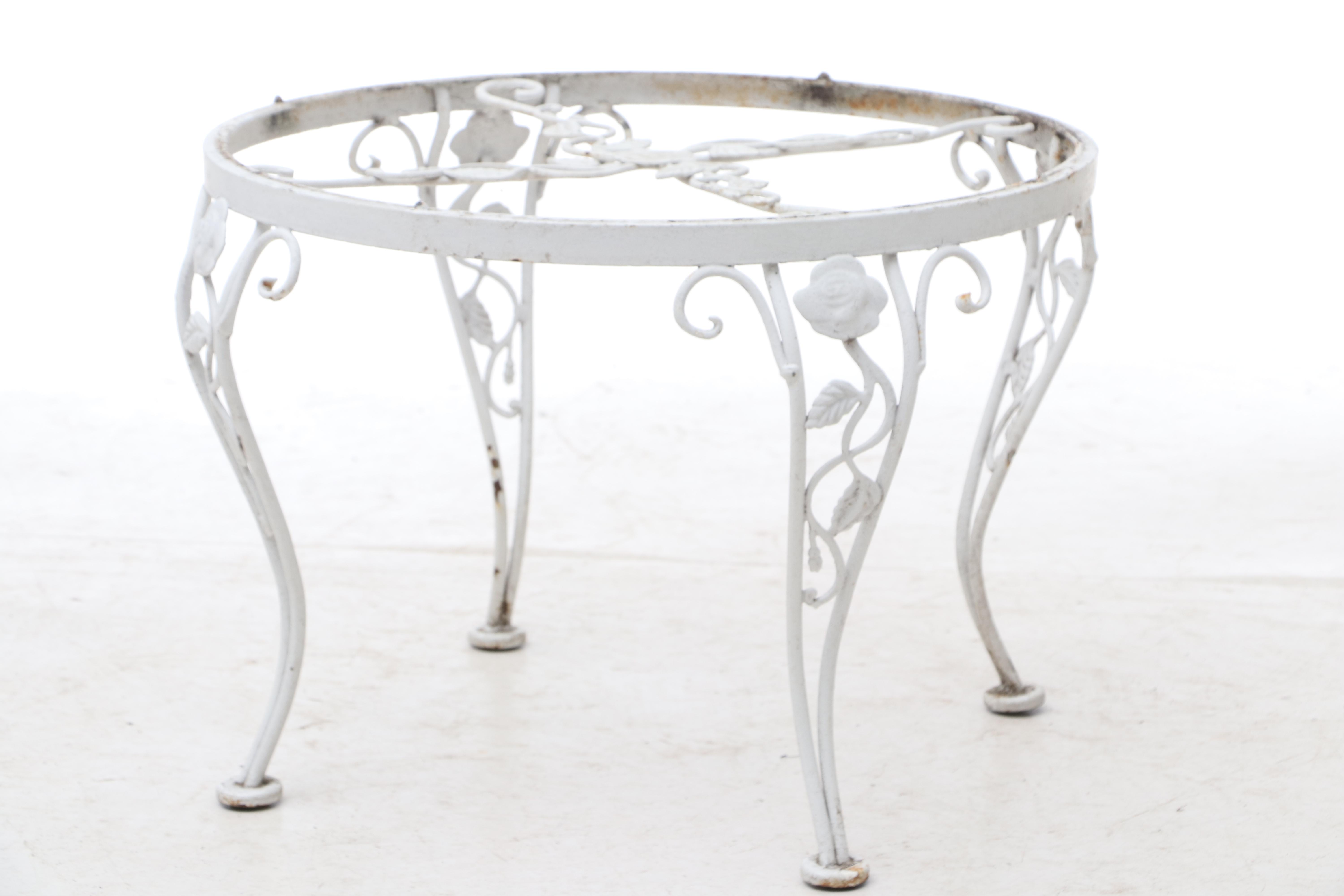 Metal Mesh Patio Chairs and End Table | EBTH