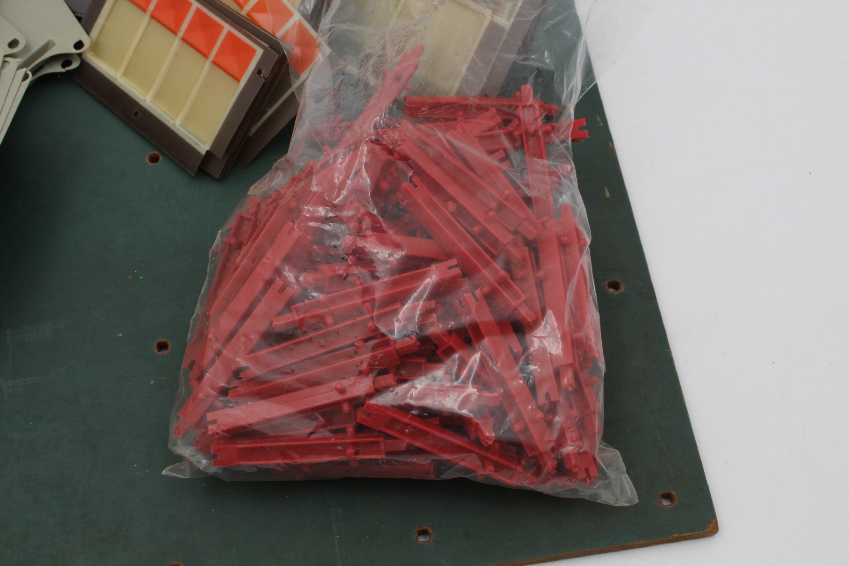 Vintage 1958 Kenner "Girder and Panel Building Set" | EBTH