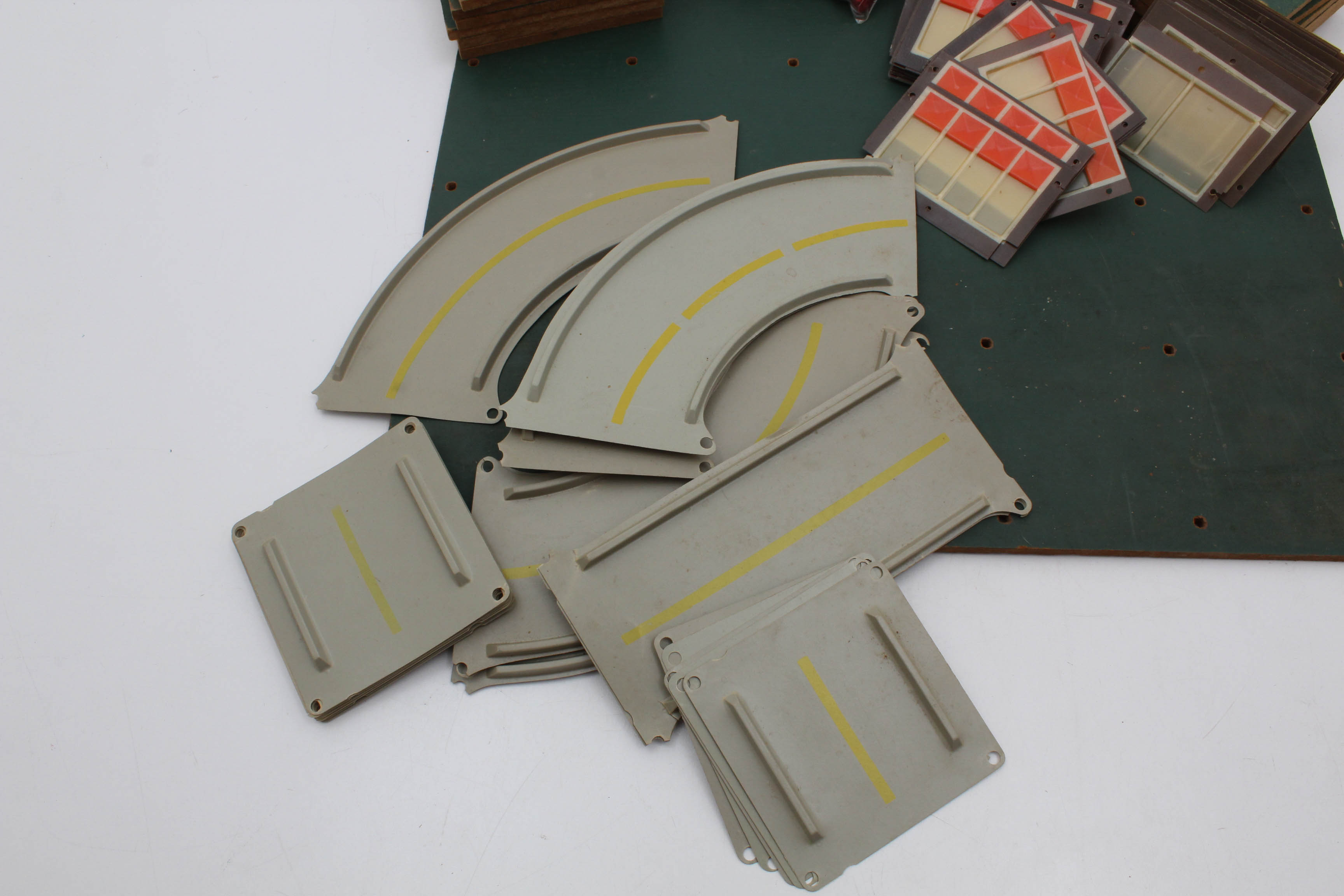 Vintage 1958 Kenner "Girder and Panel Building Set" | EBTH