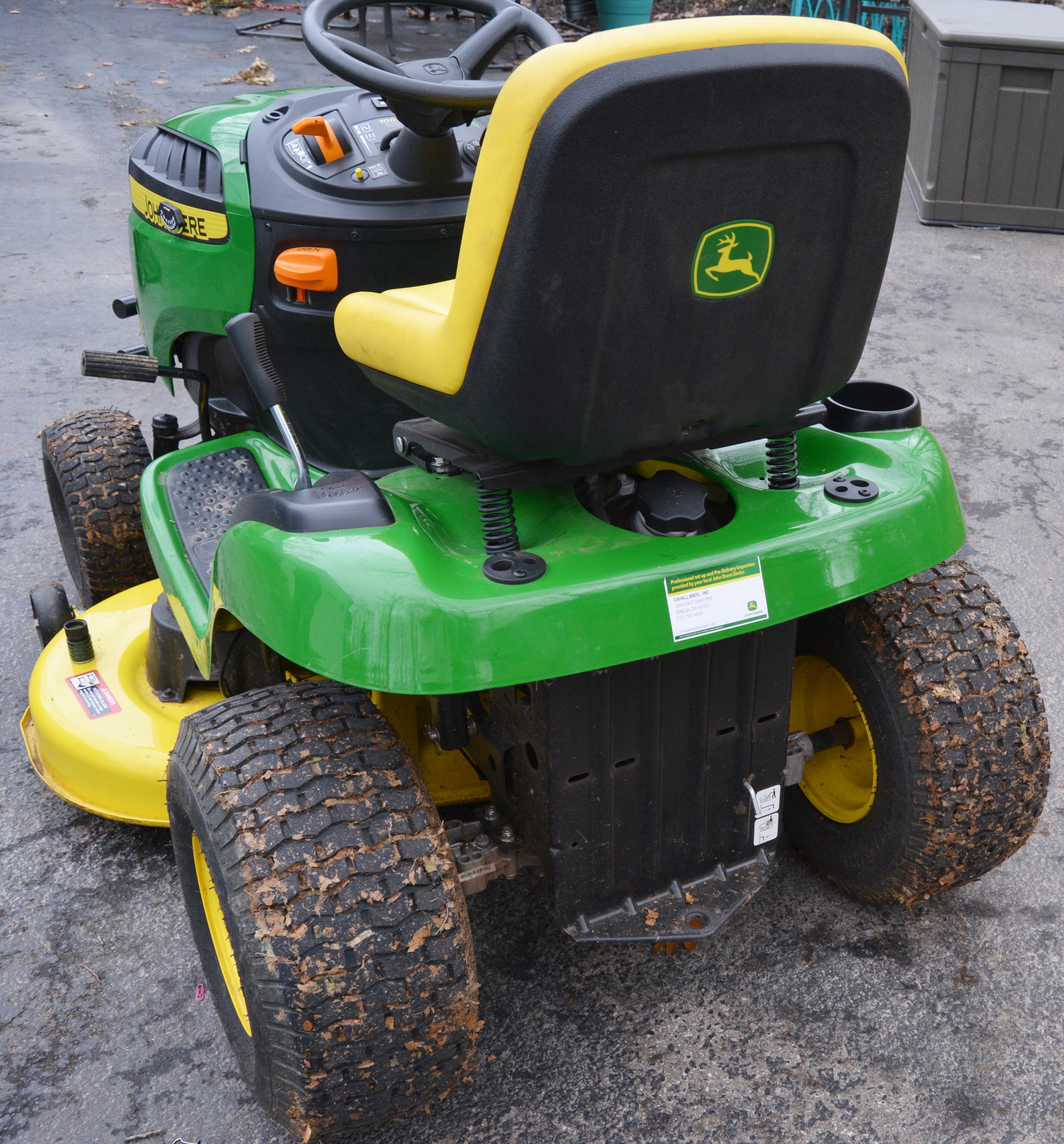 John Deere D125 "100 Series" V-Twin Engine Riding Mower with ...
