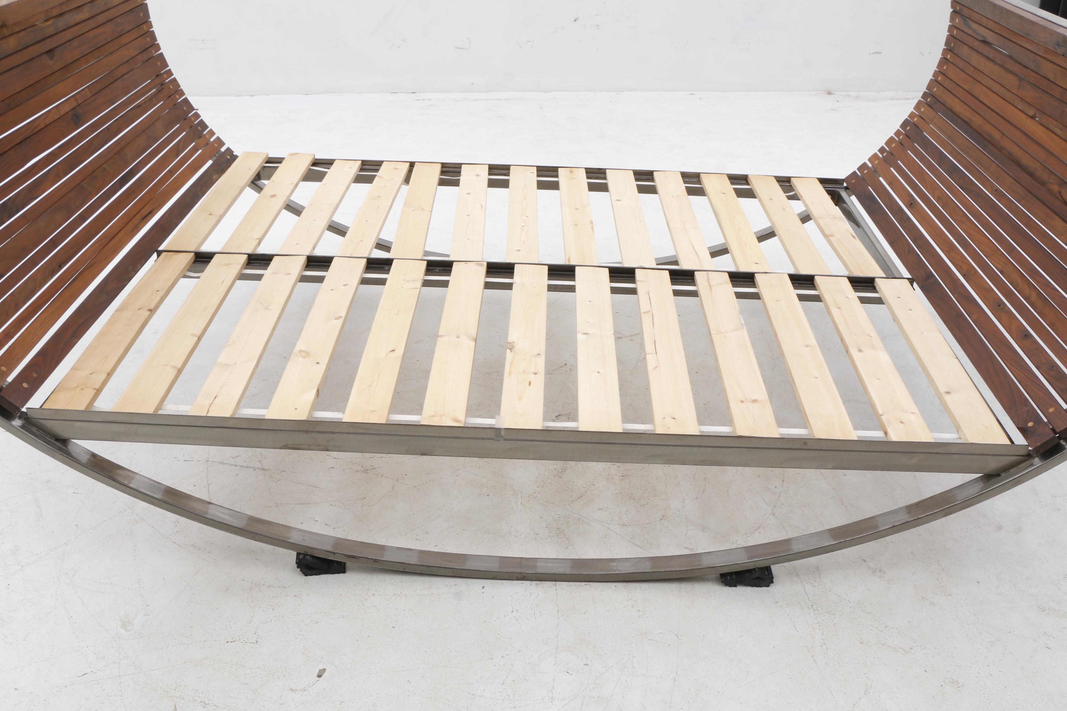 Elliptical Framed Queen Canopy Bed | EBTH