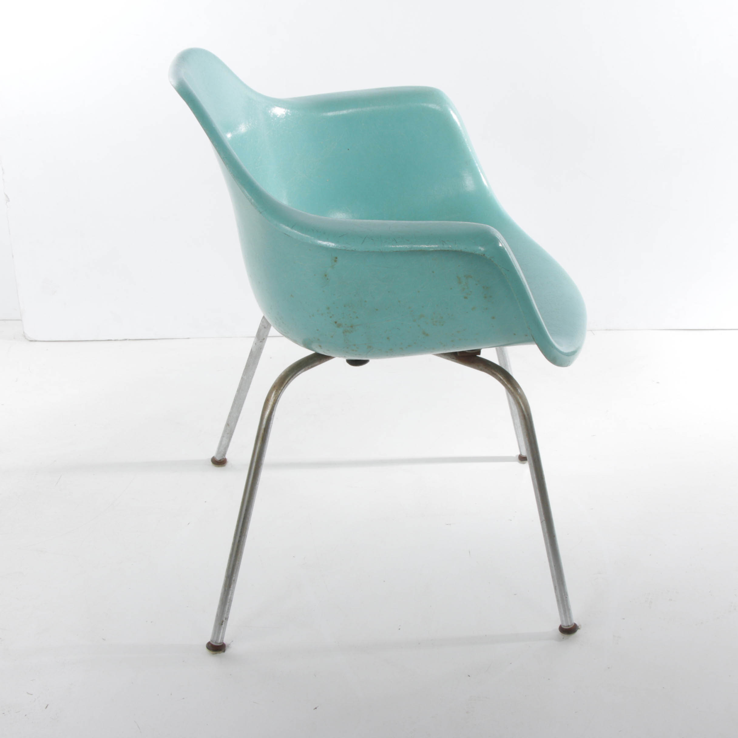 Eames Style Fiberglass Shell Chair, Mid-20th Century | EBTH