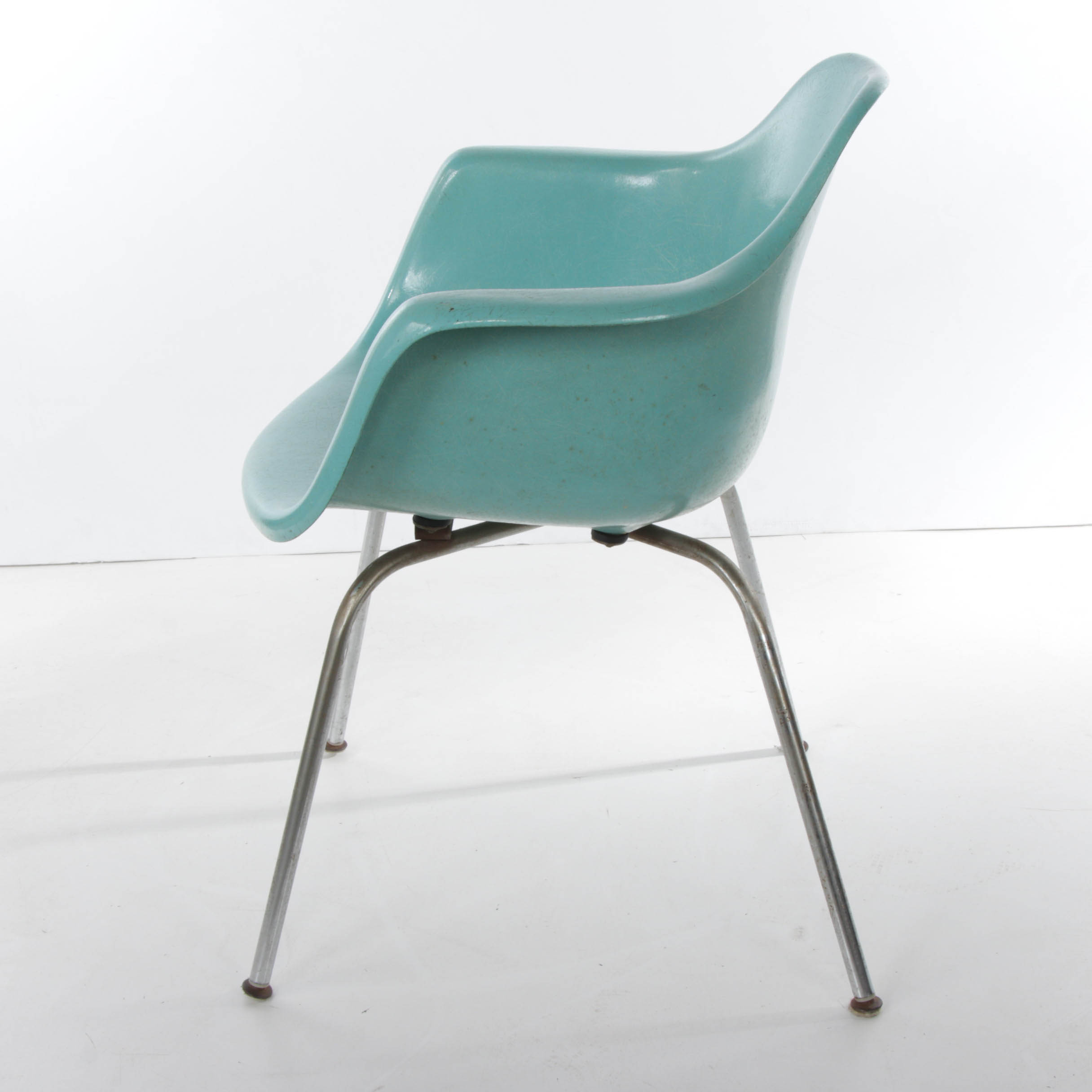 Eames Style Fiberglass Shell Chair, Mid-20th Century | EBTH