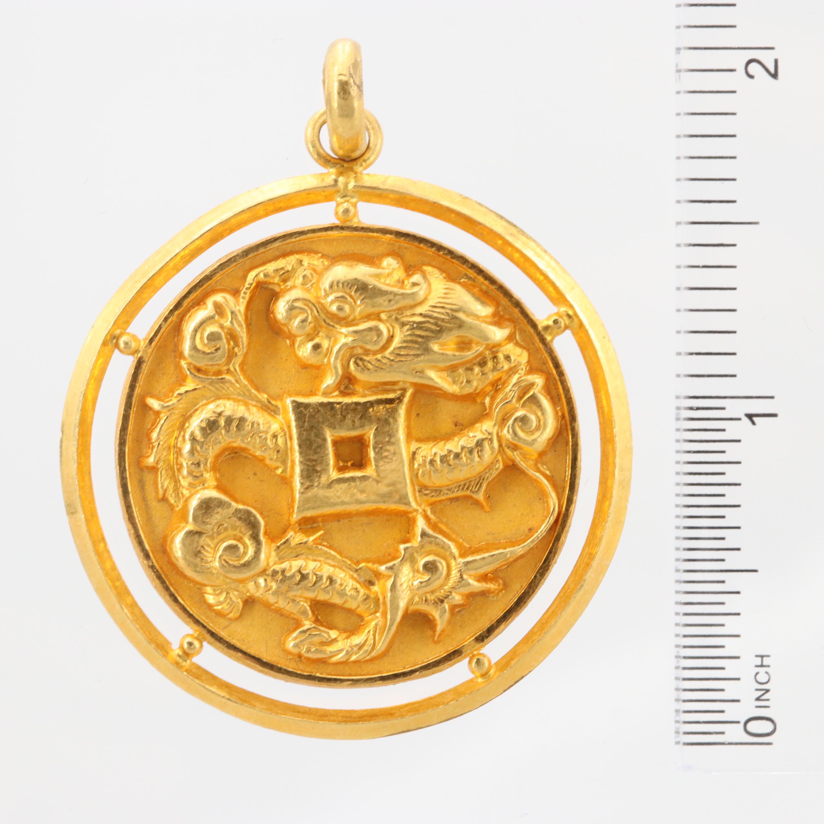 24K Yellow Gold Chinese Pendant | EBTH
