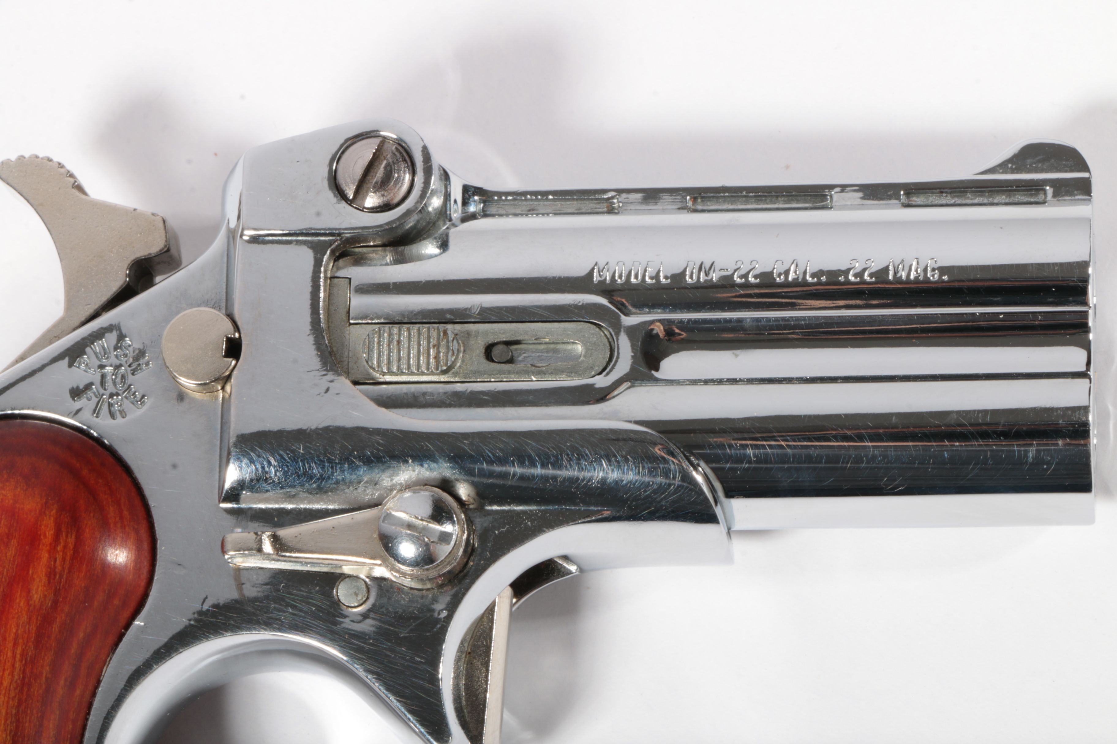 Davis Industries Derringer Style 2 shot .22 Magnum Pistol | EBTH