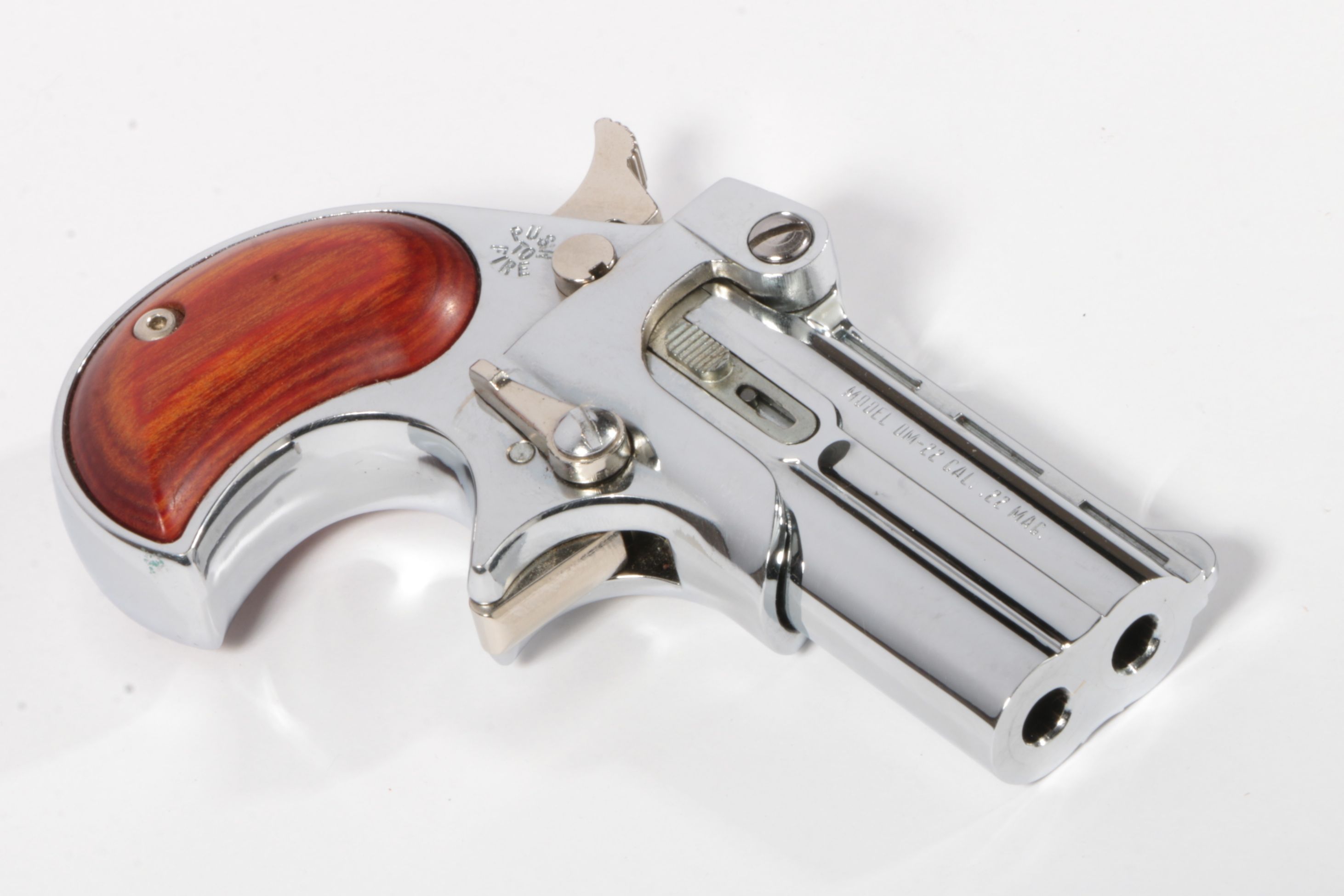 Davis Industries Derringer Style 2 shot .22 Magnum Pistol | EBTH