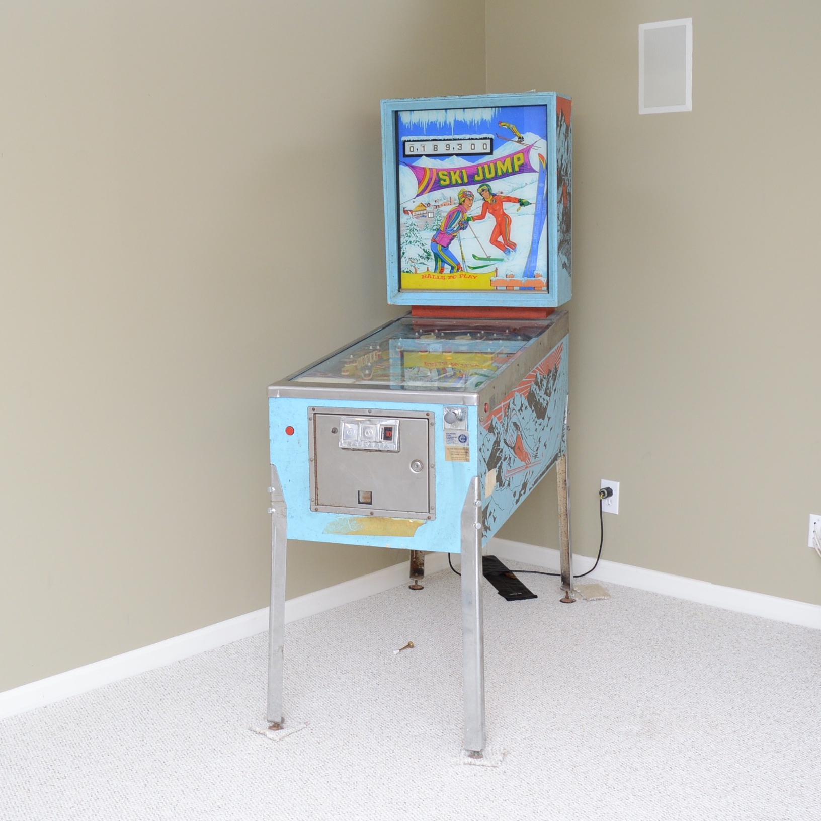 Zaccaria Vintage "Ski Jump" Pinball Machine | EBTH