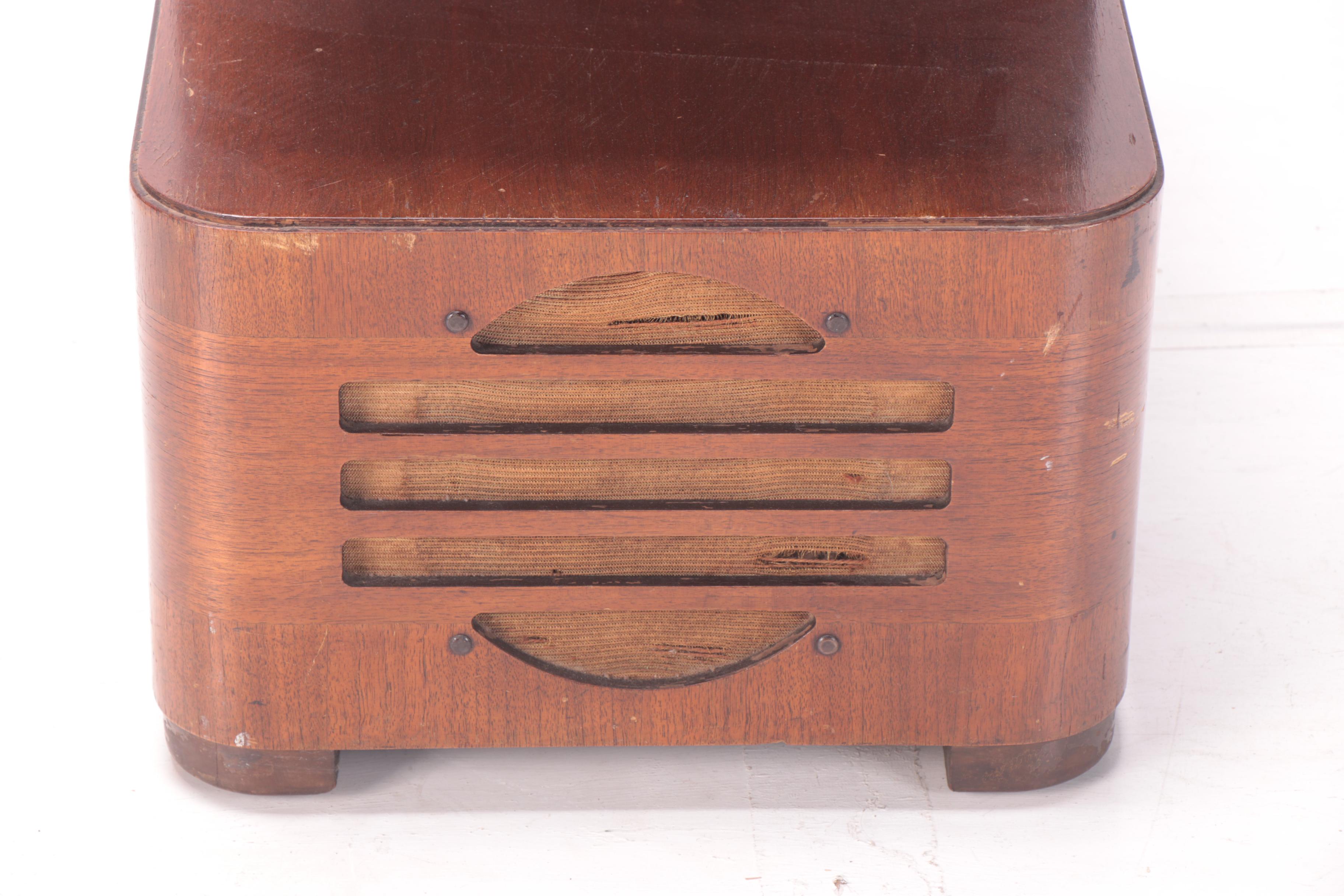 Philco Model 38-7 Art Deco Chairside Table, 1938 | EBTH