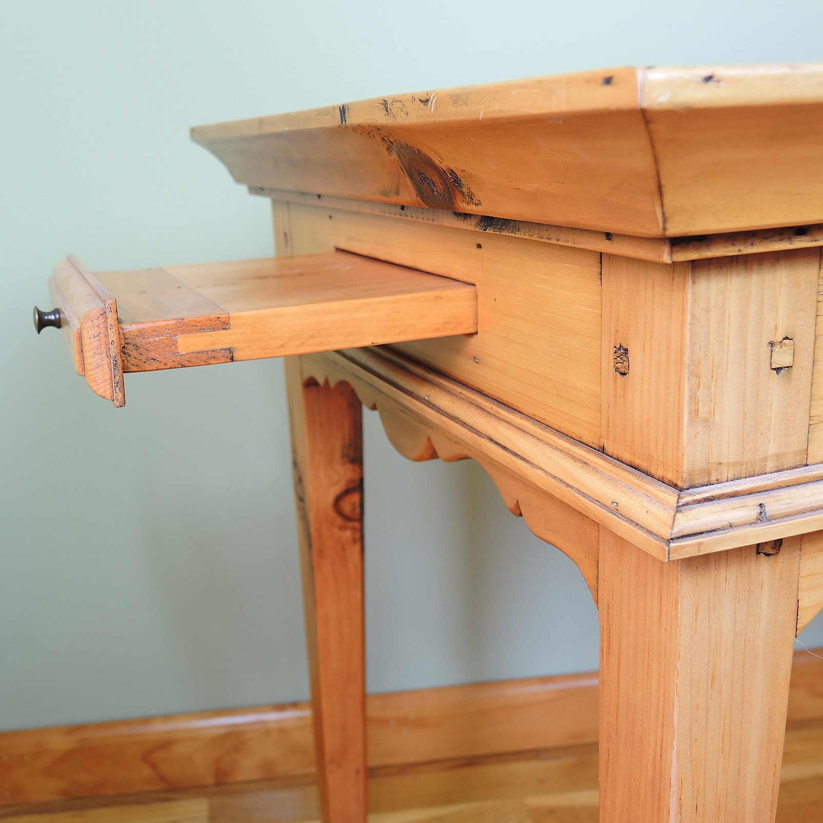 Stephen Von Hohen "Bucks County Collection" Pine Tea Table | EBTH