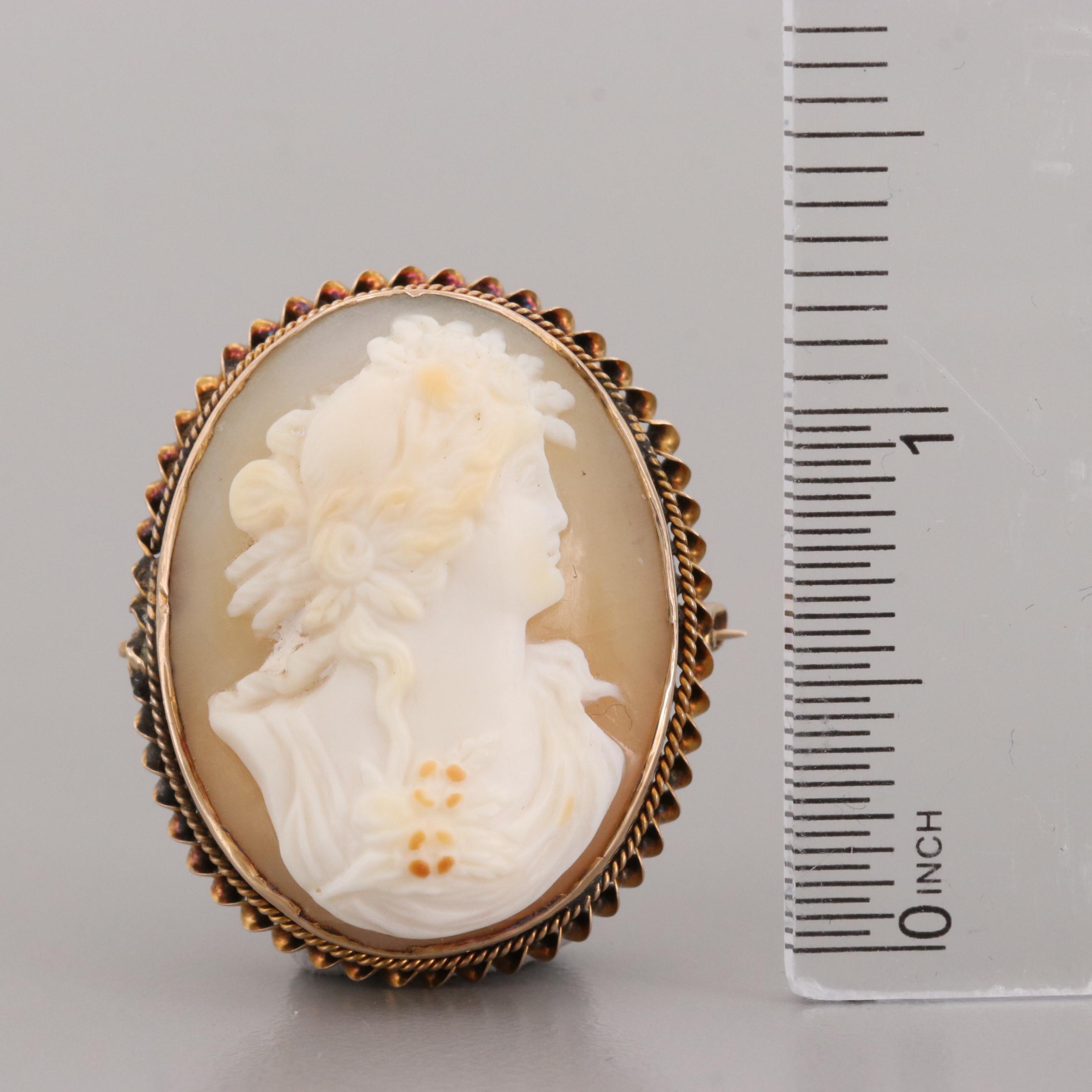 10K Yellow Gold Helmet Shell Cameo Brooch | EBTH