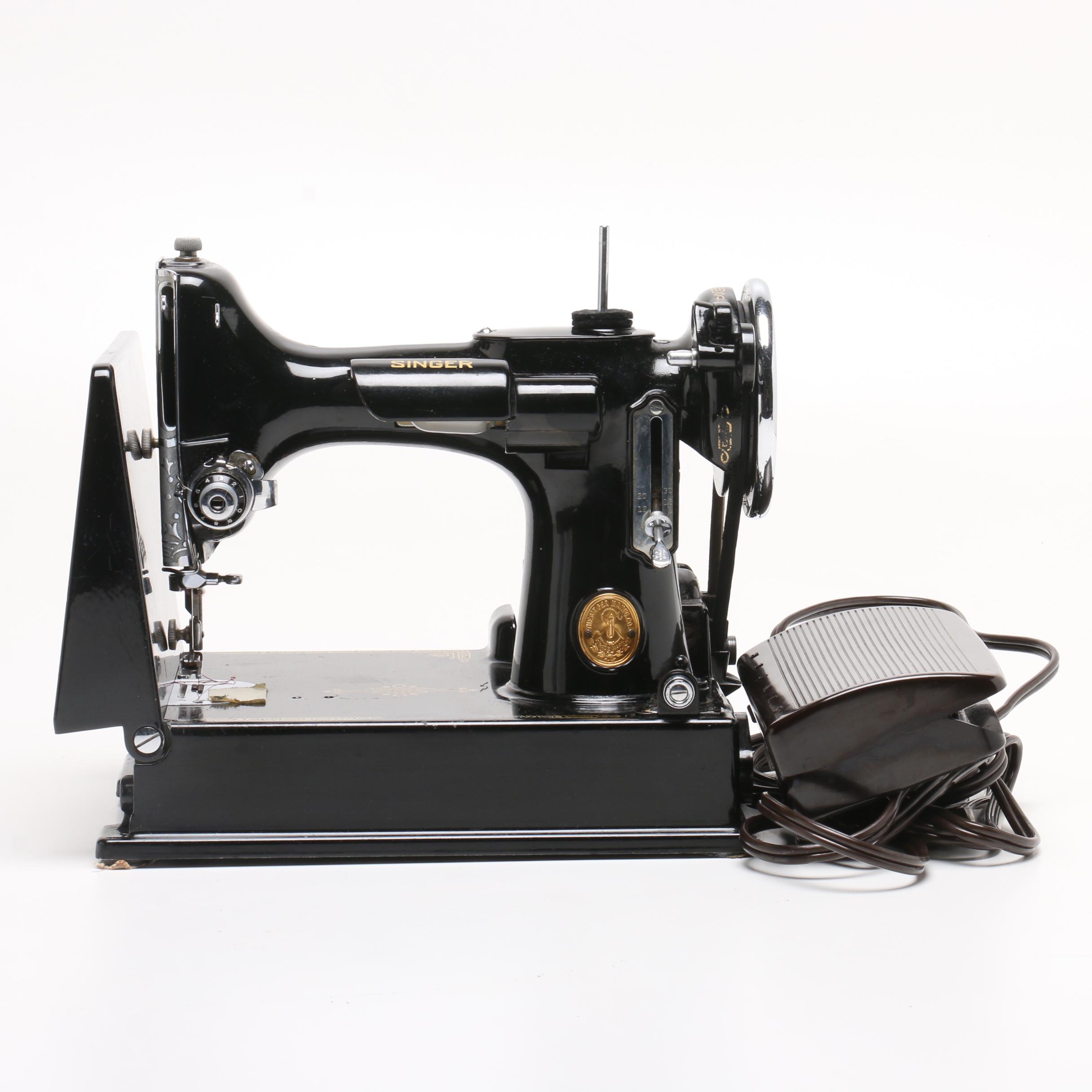 Vintage Portable Singer Sewing Machine | EBTH
