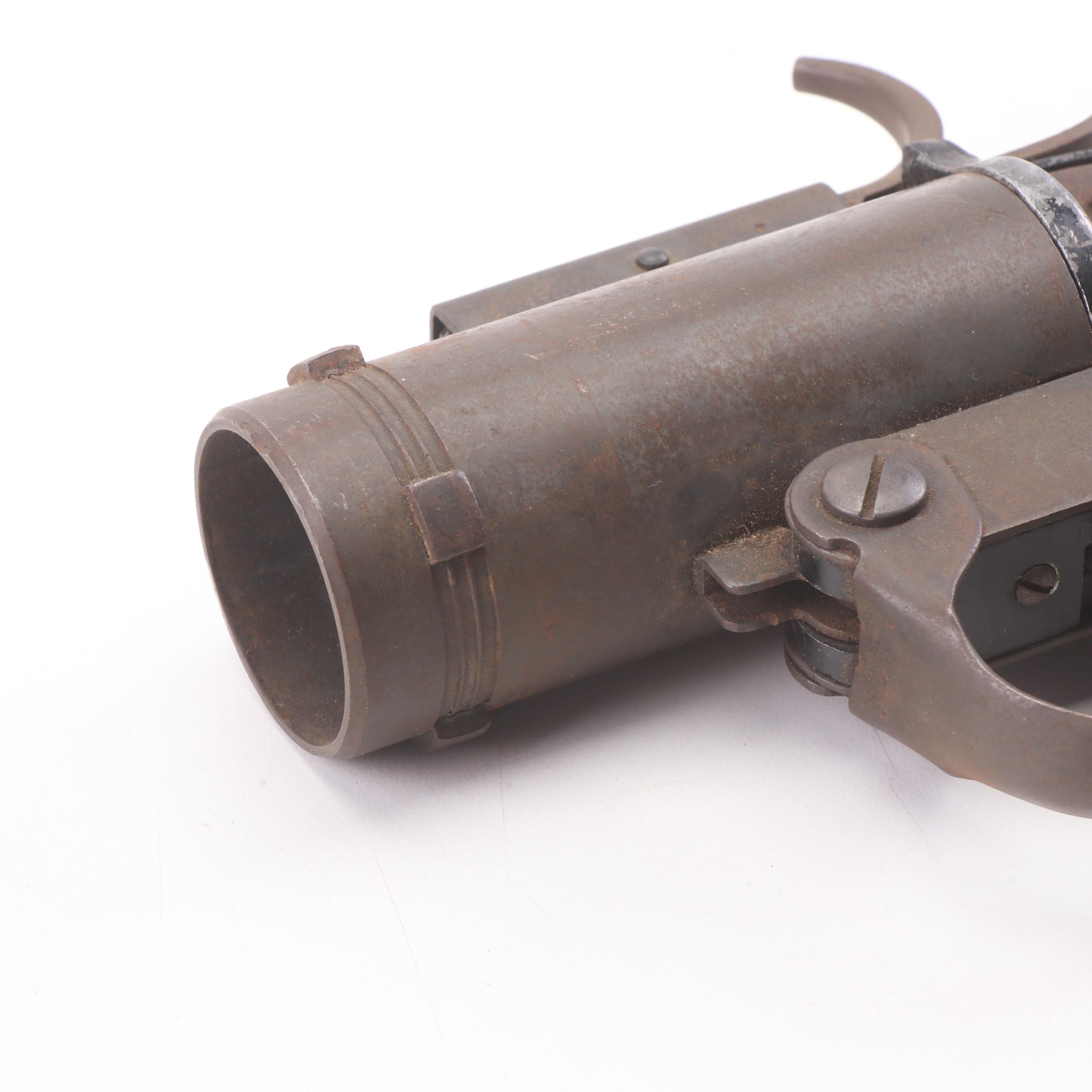 U.S. WWII-Era M8 Pyrotechnic Pistol Flare Gun | EBTH