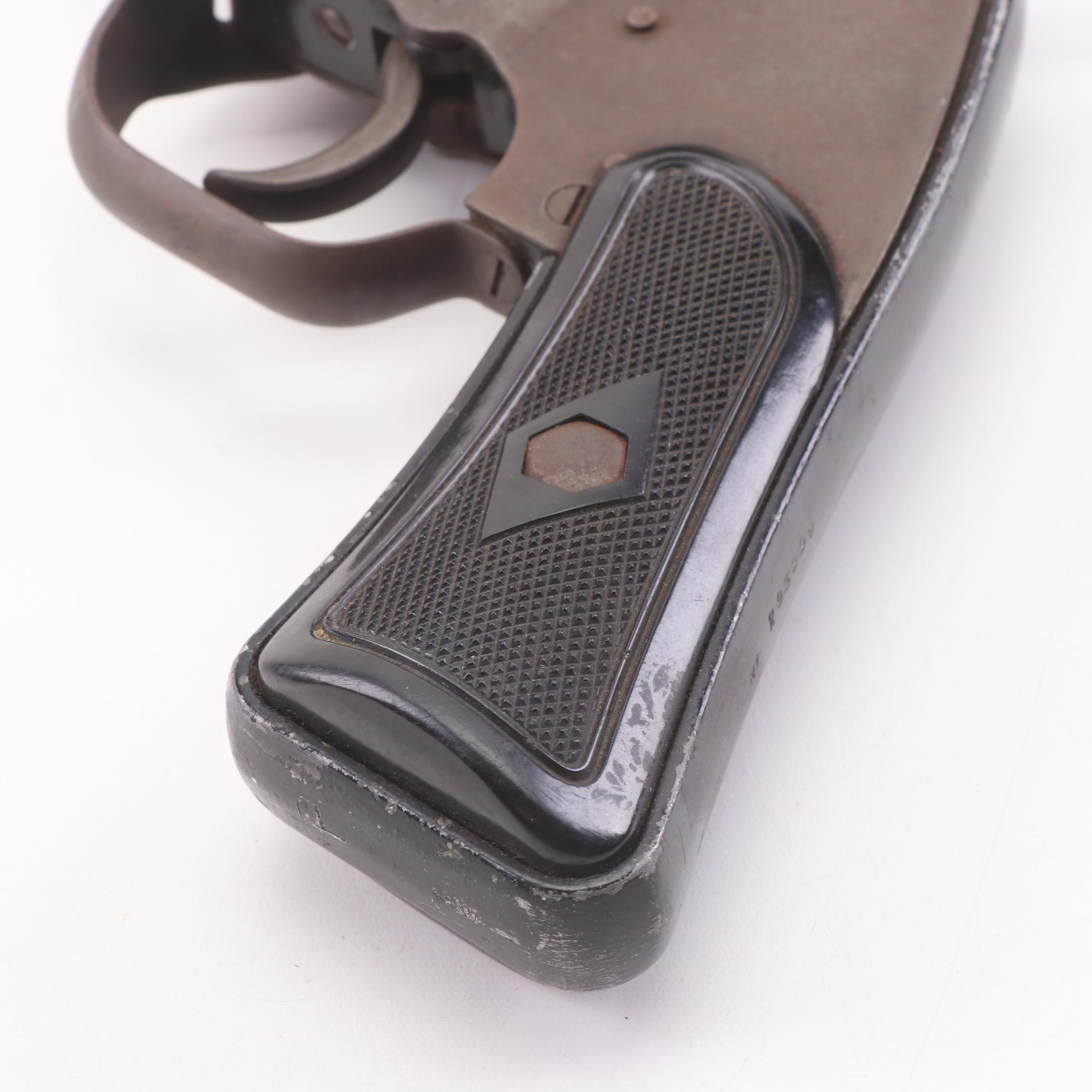 U.S. WWII-Era M8 Pyrotechnic Pistol Flare Gun | EBTH