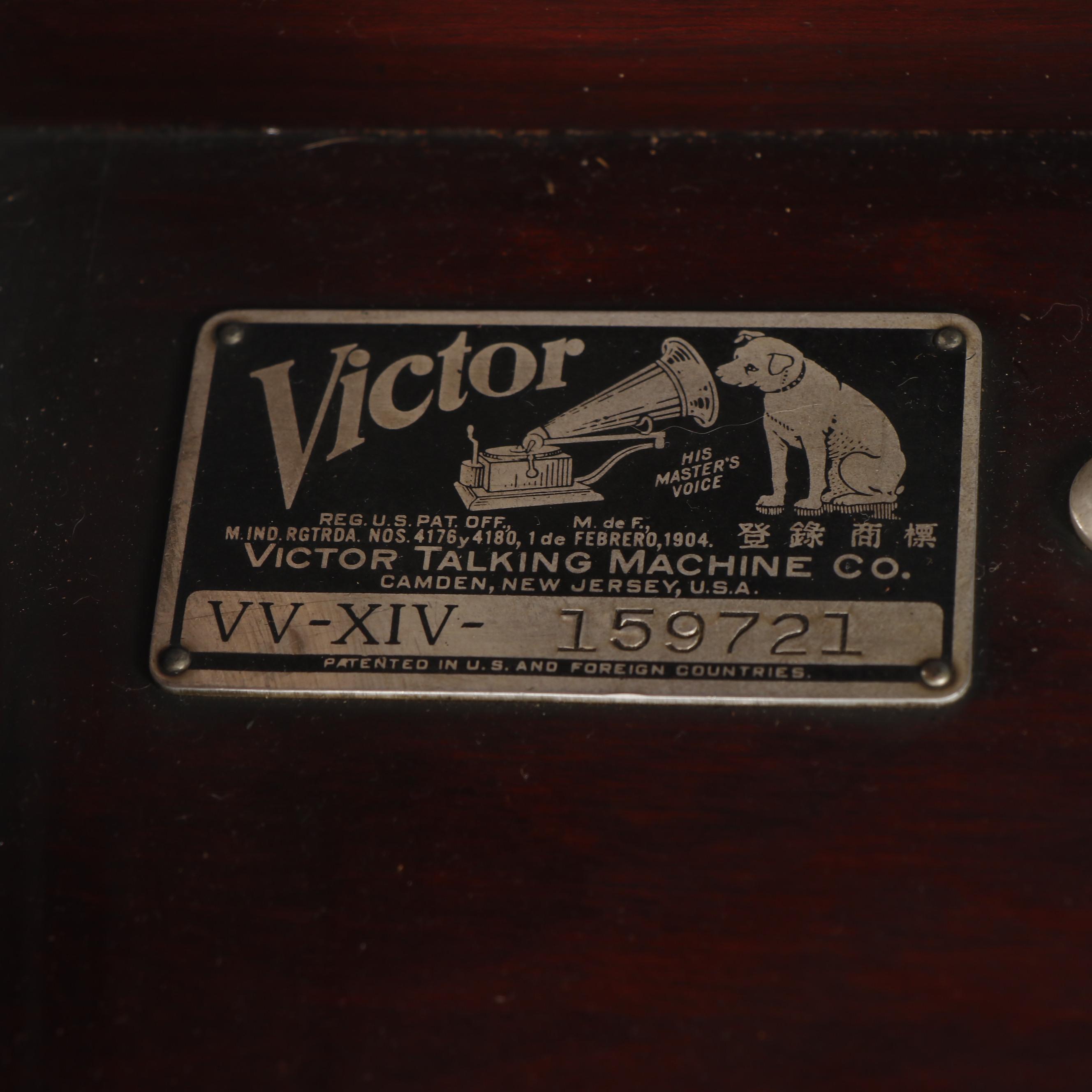 Victor Talking Machine Co. Mahogany Finish Victrola, 1917 | EBTH