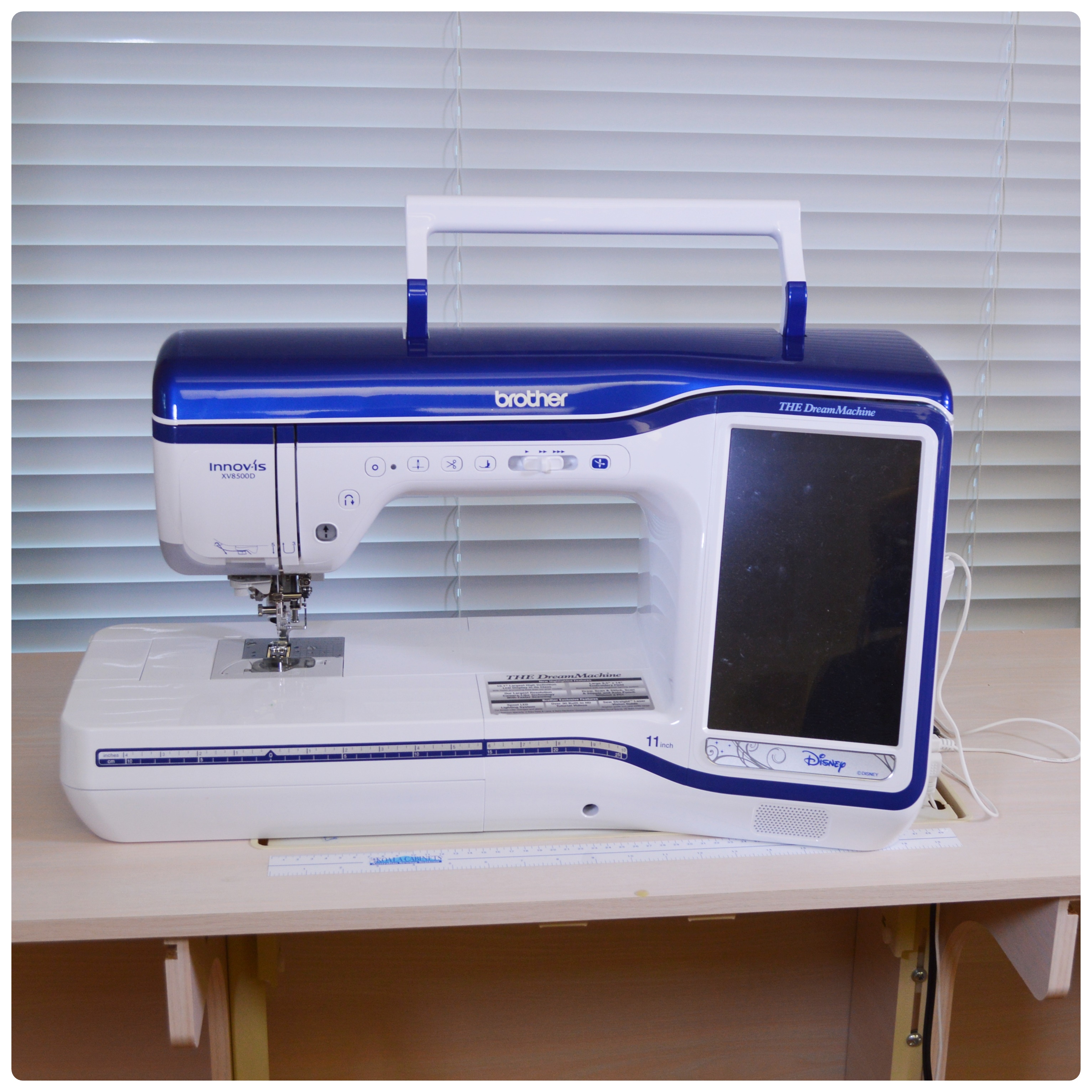 Brother The Dream Machine® Innov-is XV8500D Sewing and Embroidery ...
