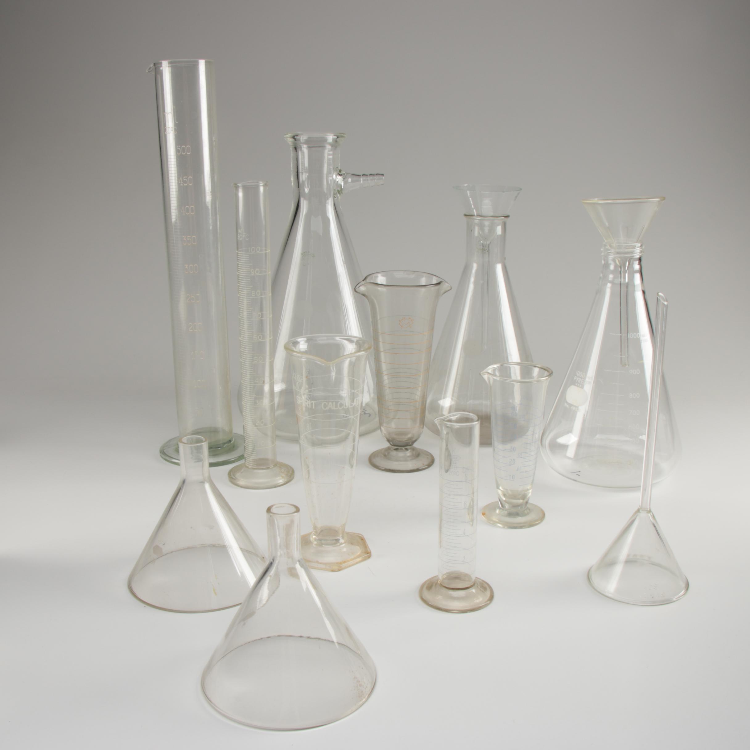 Graduated Flasks, Cylinders and Footed Beakers | EBTH