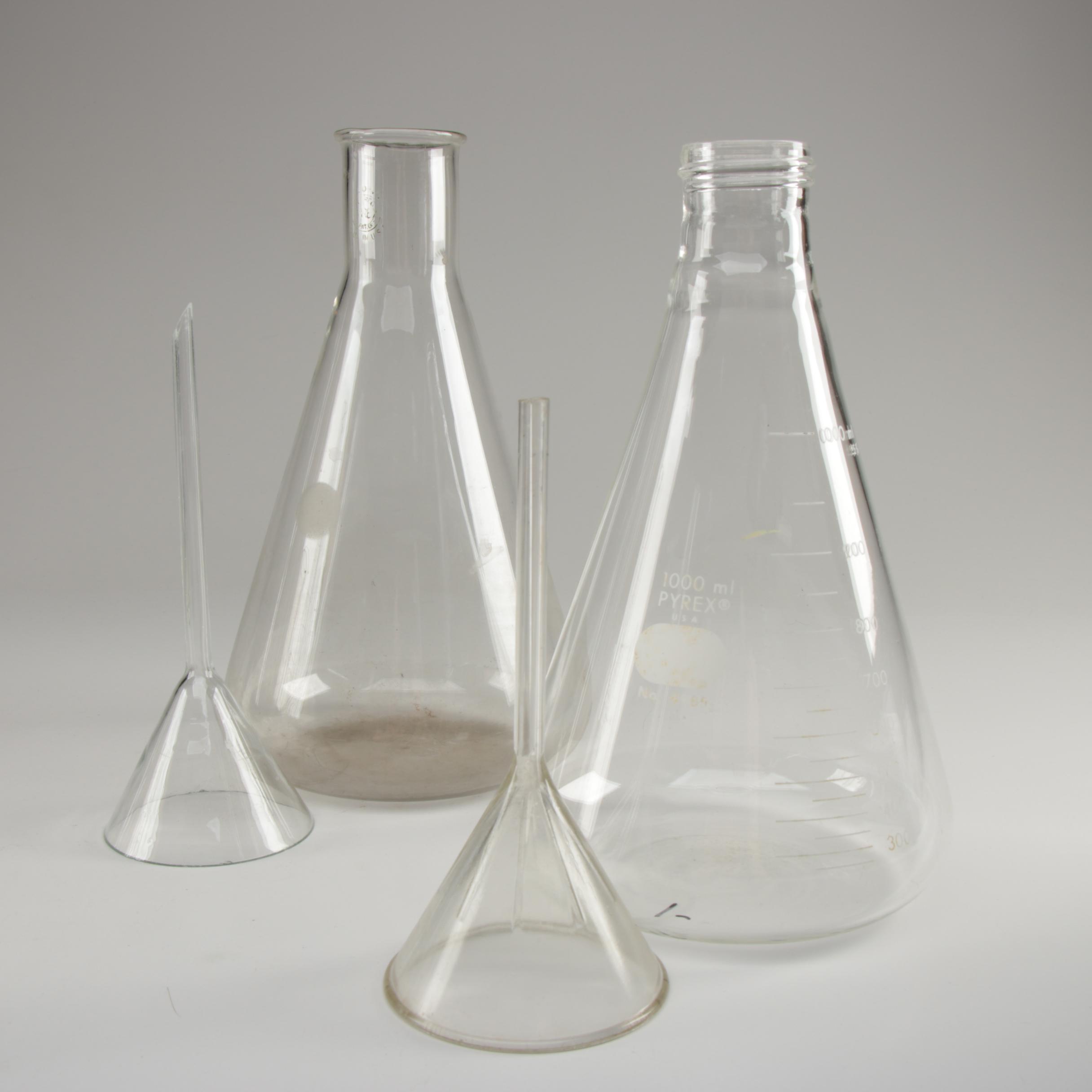 Graduated Flasks, Cylinders and Footed Beakers | EBTH
