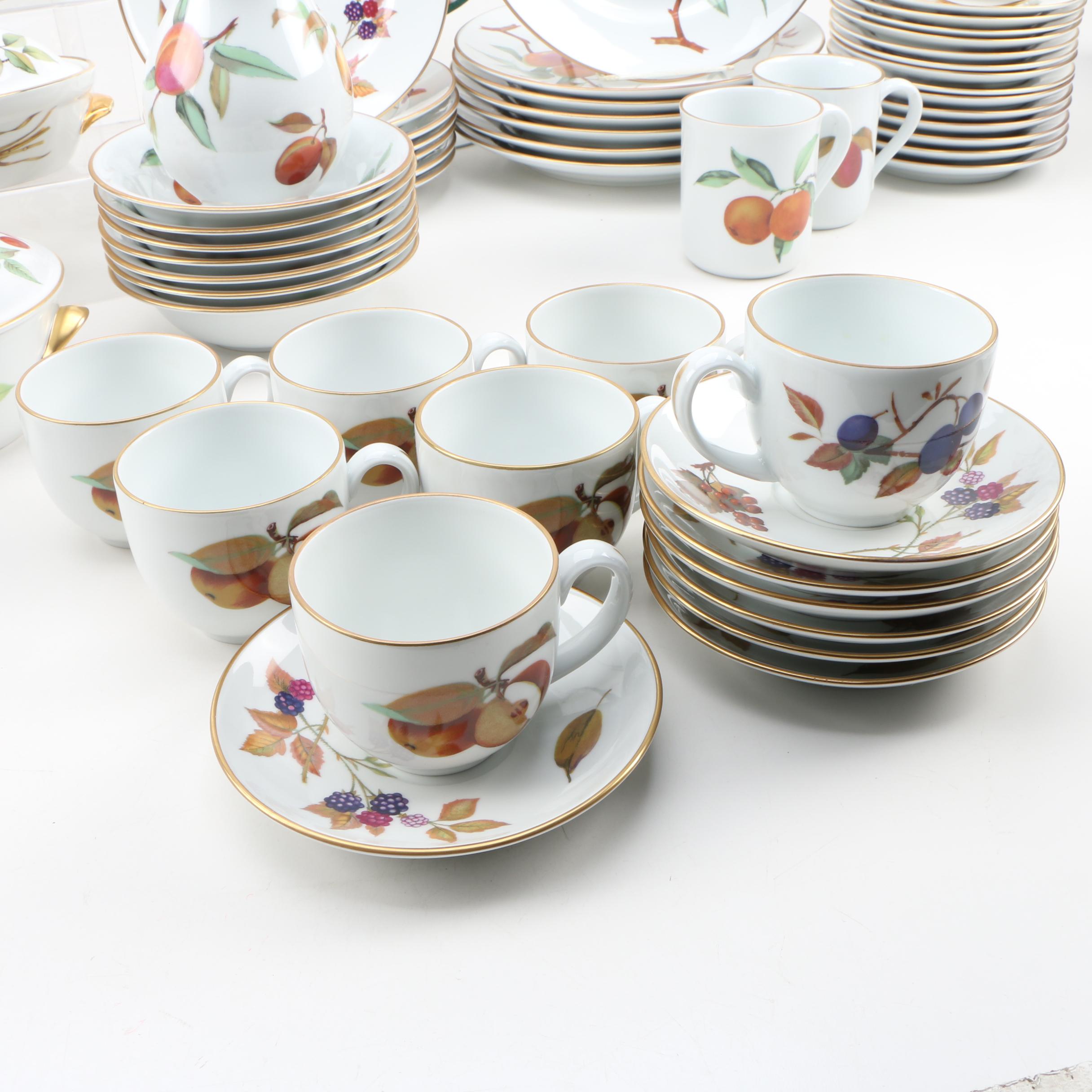 Royal Worcester "Evesham Gold" Porcelain Dinnerware | EBTH