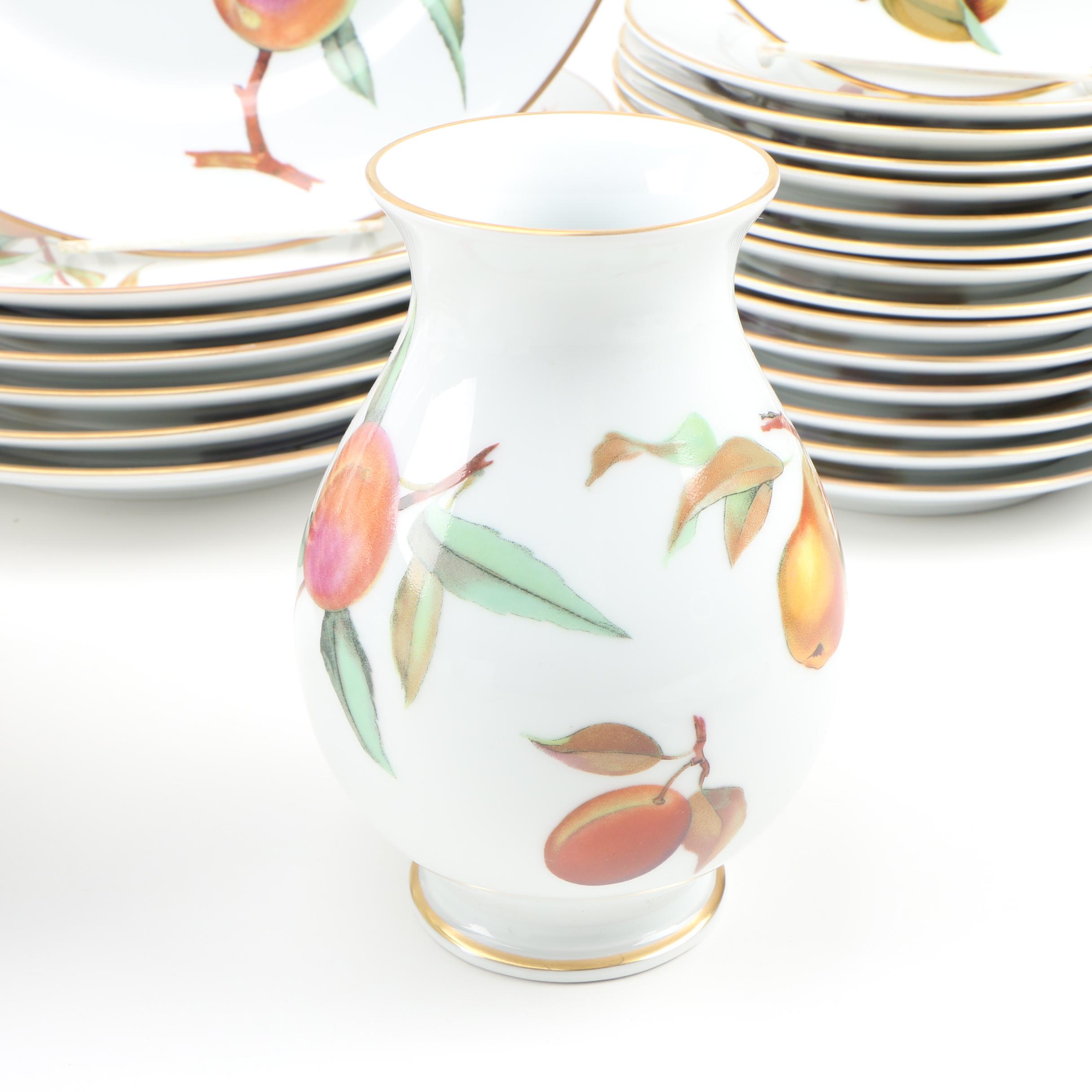 Royal Worcester "Evesham Gold" Porcelain Dinnerware | EBTH
