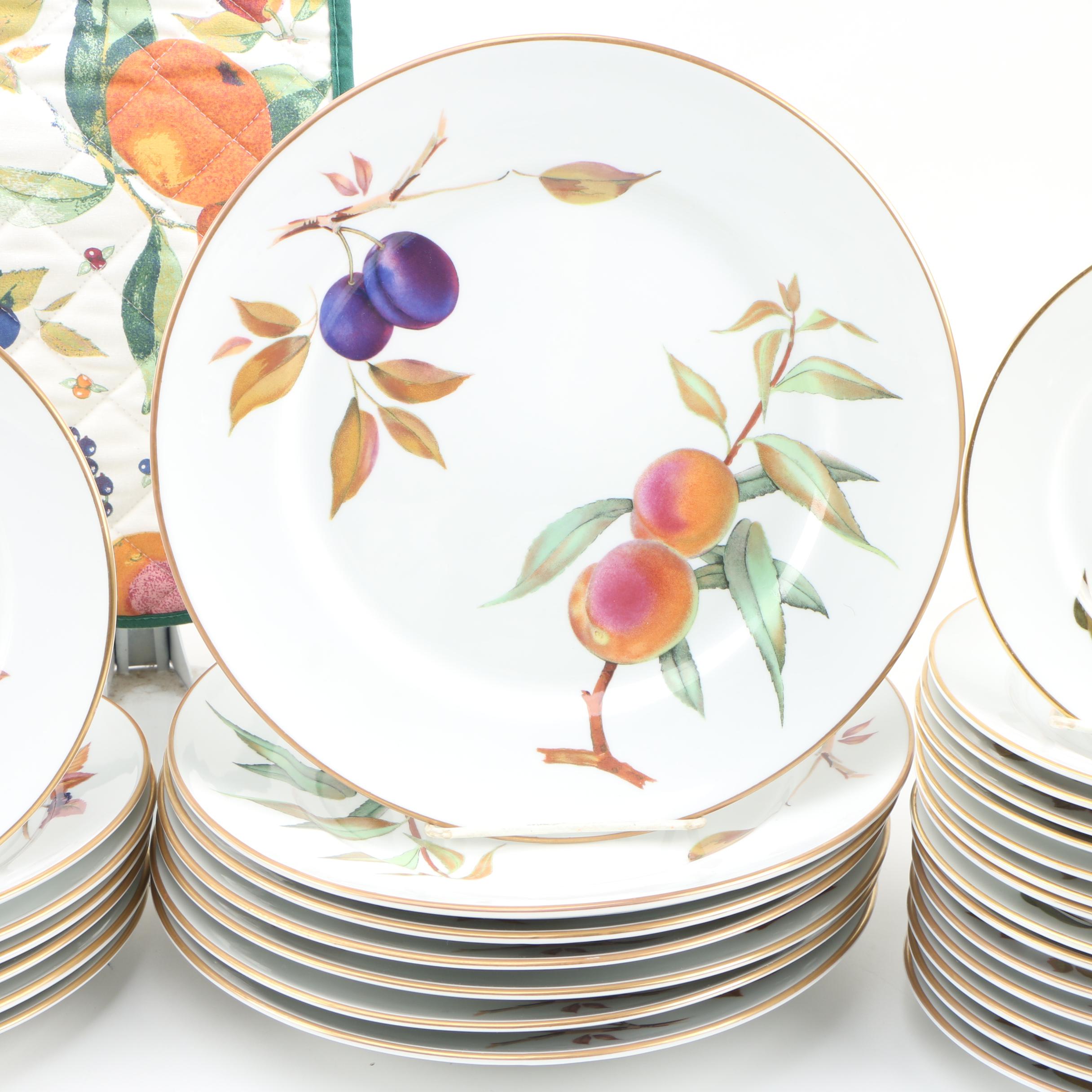 Royal Worcester "Evesham Gold" Porcelain Dinnerware | EBTH