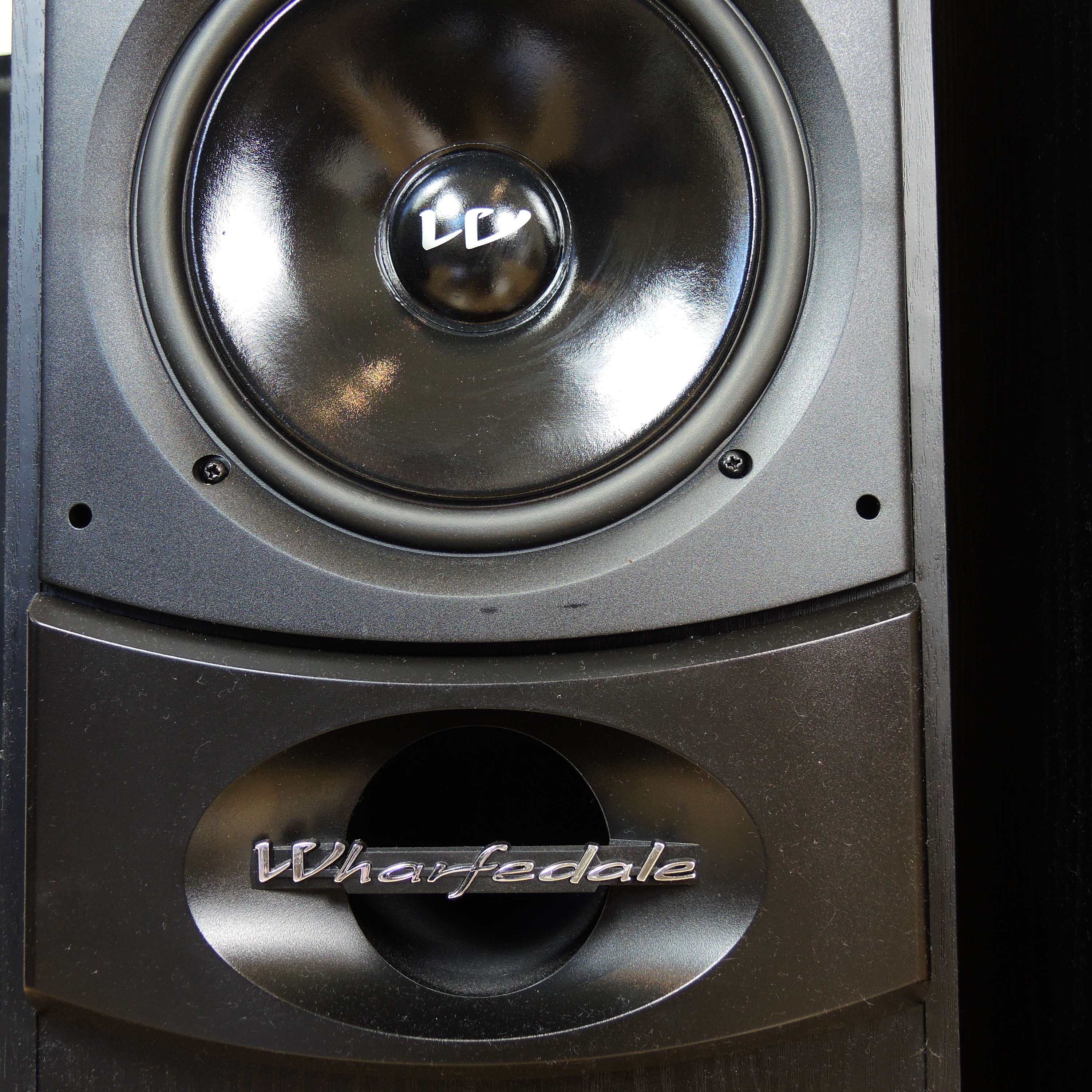 Wharfedale Valdus 400 Floorstanding Speaker | EBTH