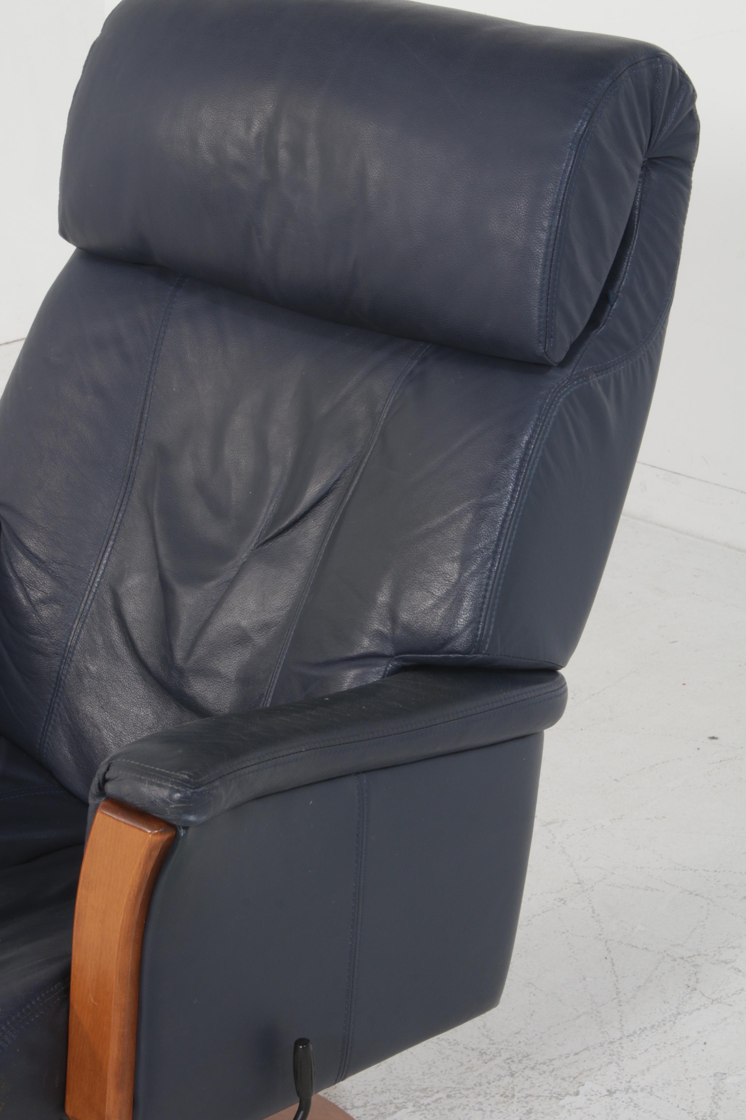 Avantglide Navy Leather Lounge Chair and Ottoman | EBTH