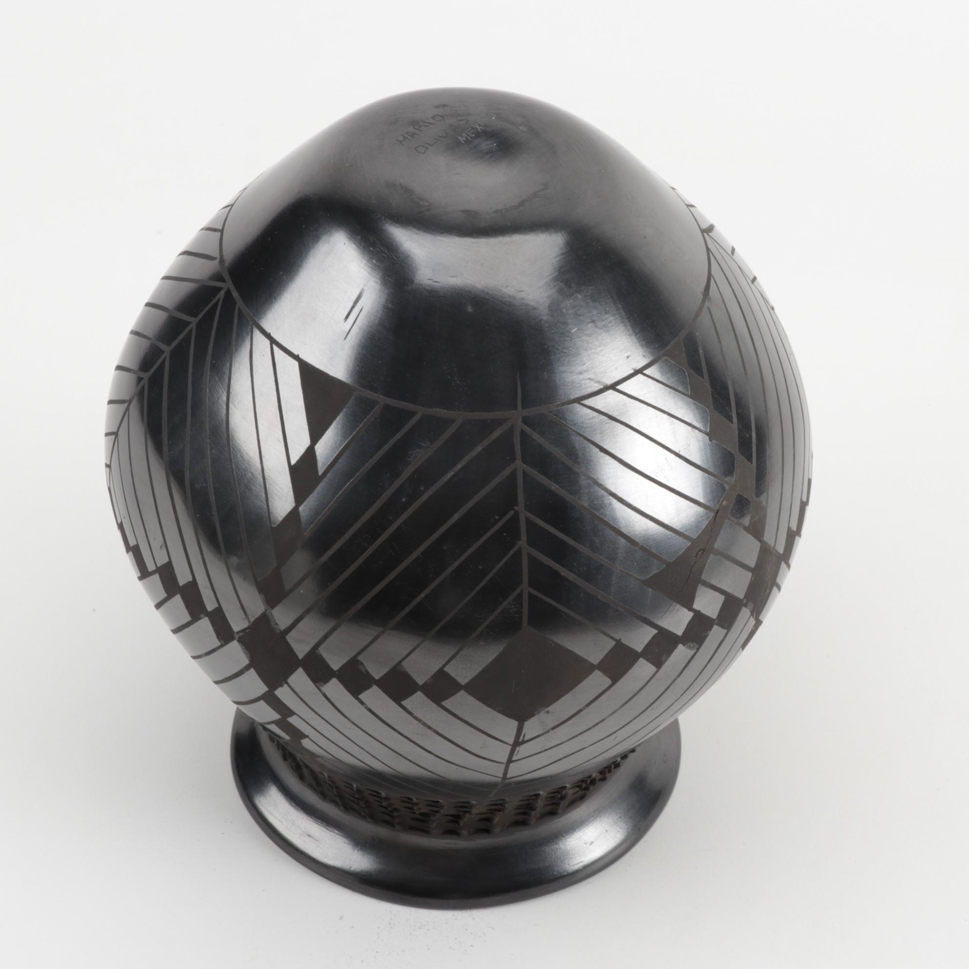 Mario Olivas Mata Ortiz Blackware Pottery Vase | EBTH