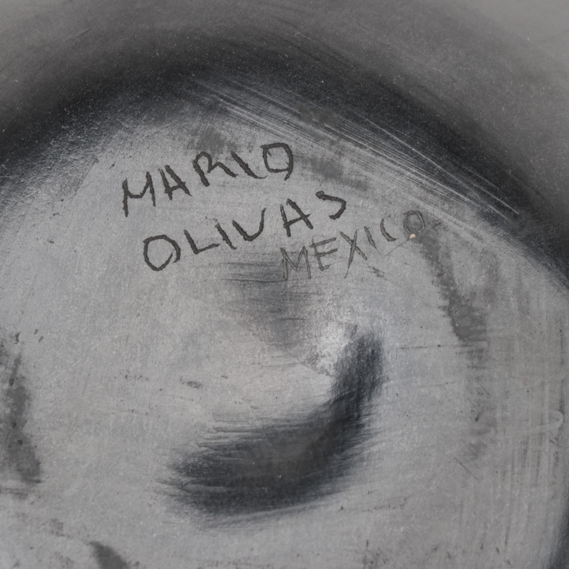 Mario Olivas Mata Ortiz Blackware Pottery Vase | EBTH