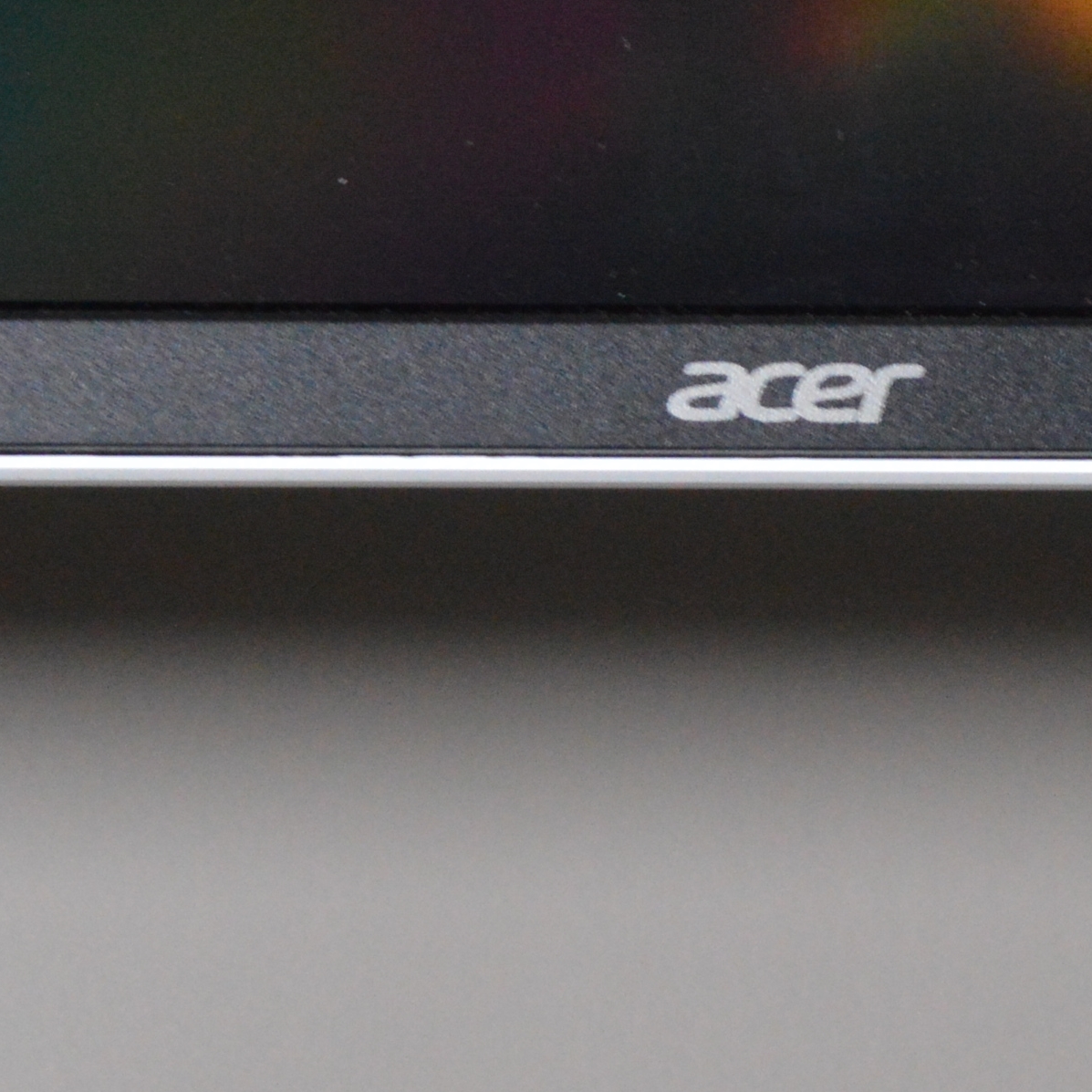 Acer 43" Widescreen LCD Monitor and Wall Mount | EBTH