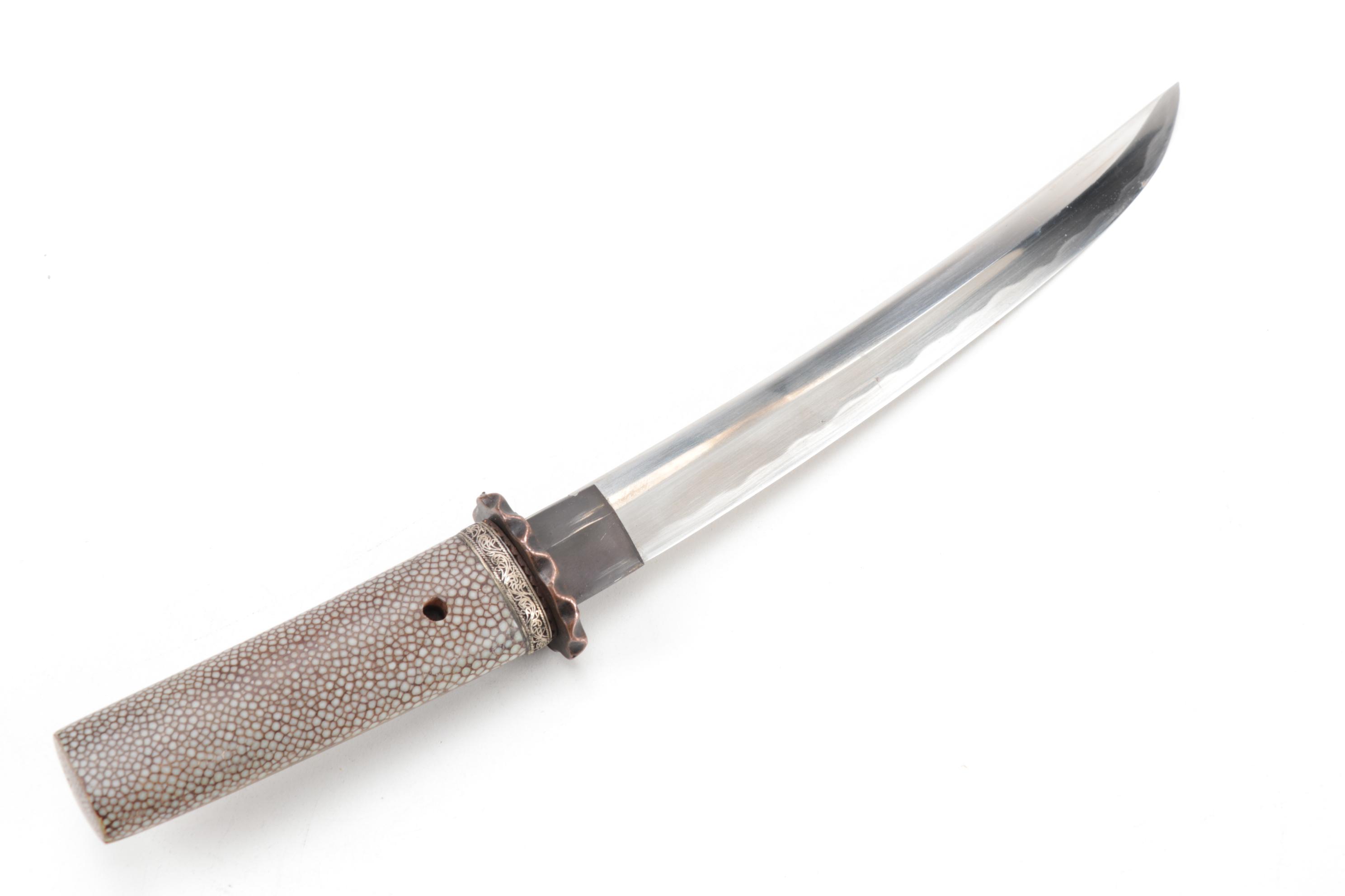 Japanese Tantō Dagger with Laquered Shagreen Grip and Scabbard | EBTH