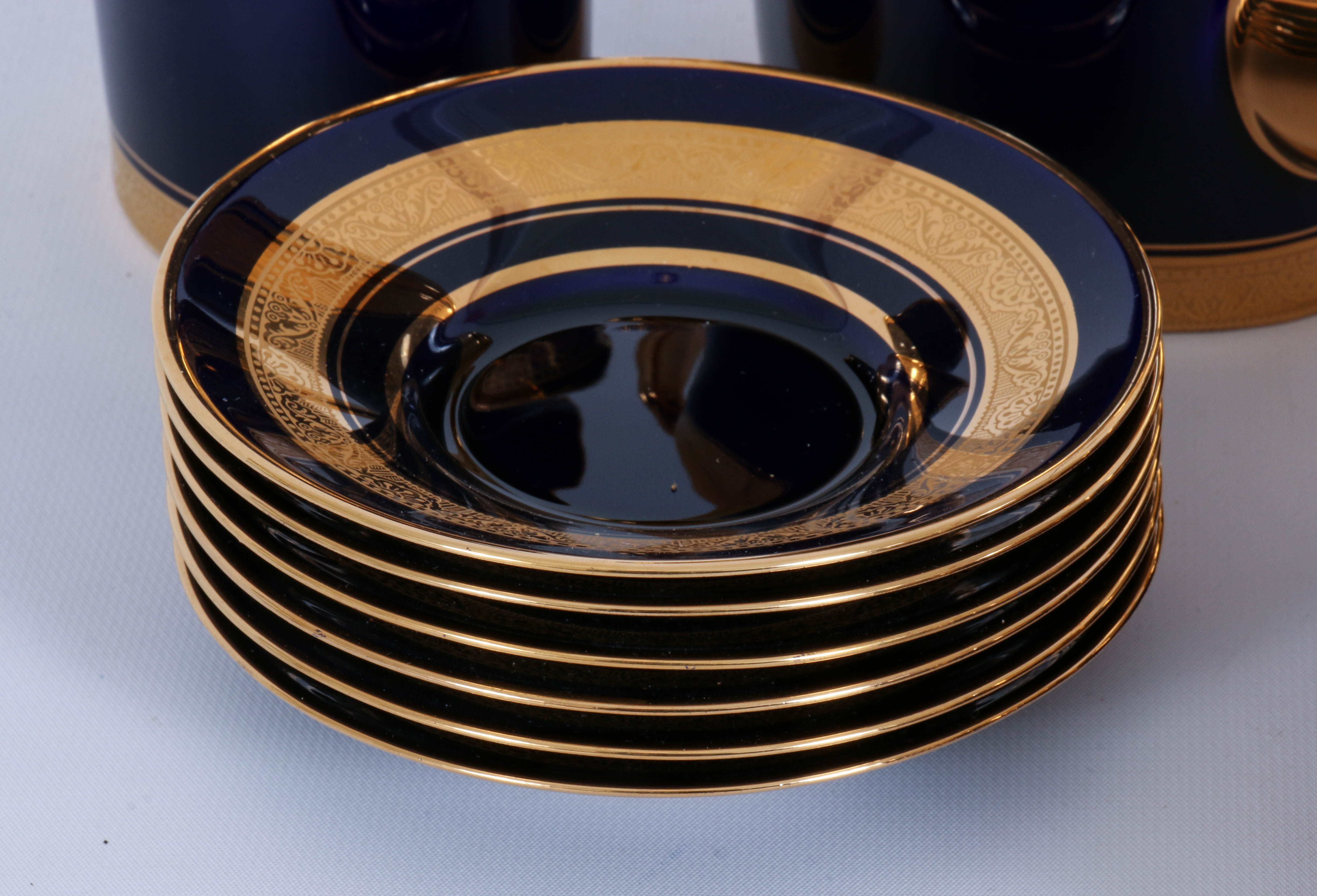 Legle Porcelaine d'Art Limoges Gilt Accented Porcelain Tea Service | EBTH