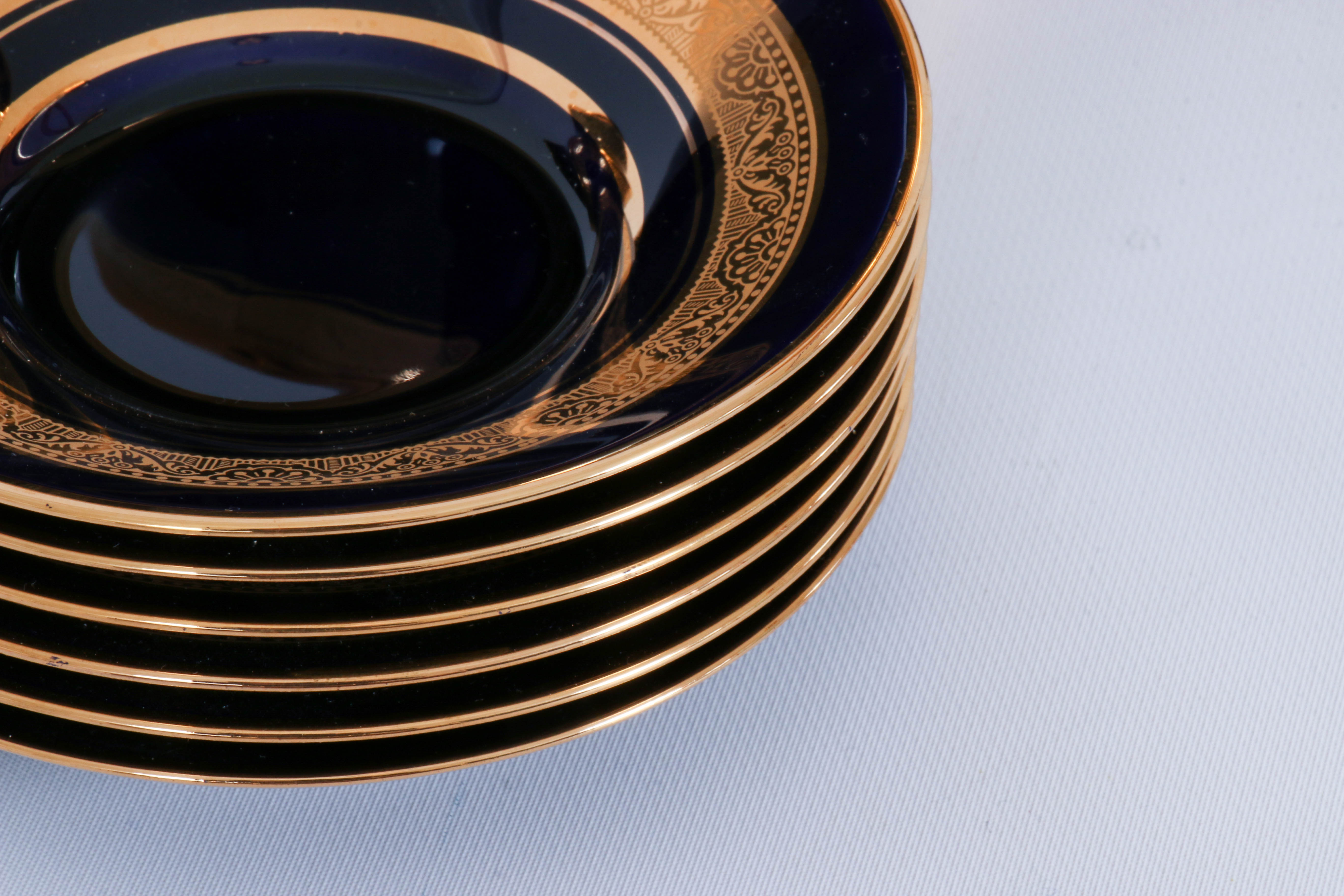 Legle Porcelaine d'Art Limoges Gilt Accented Porcelain Tea Service | EBTH