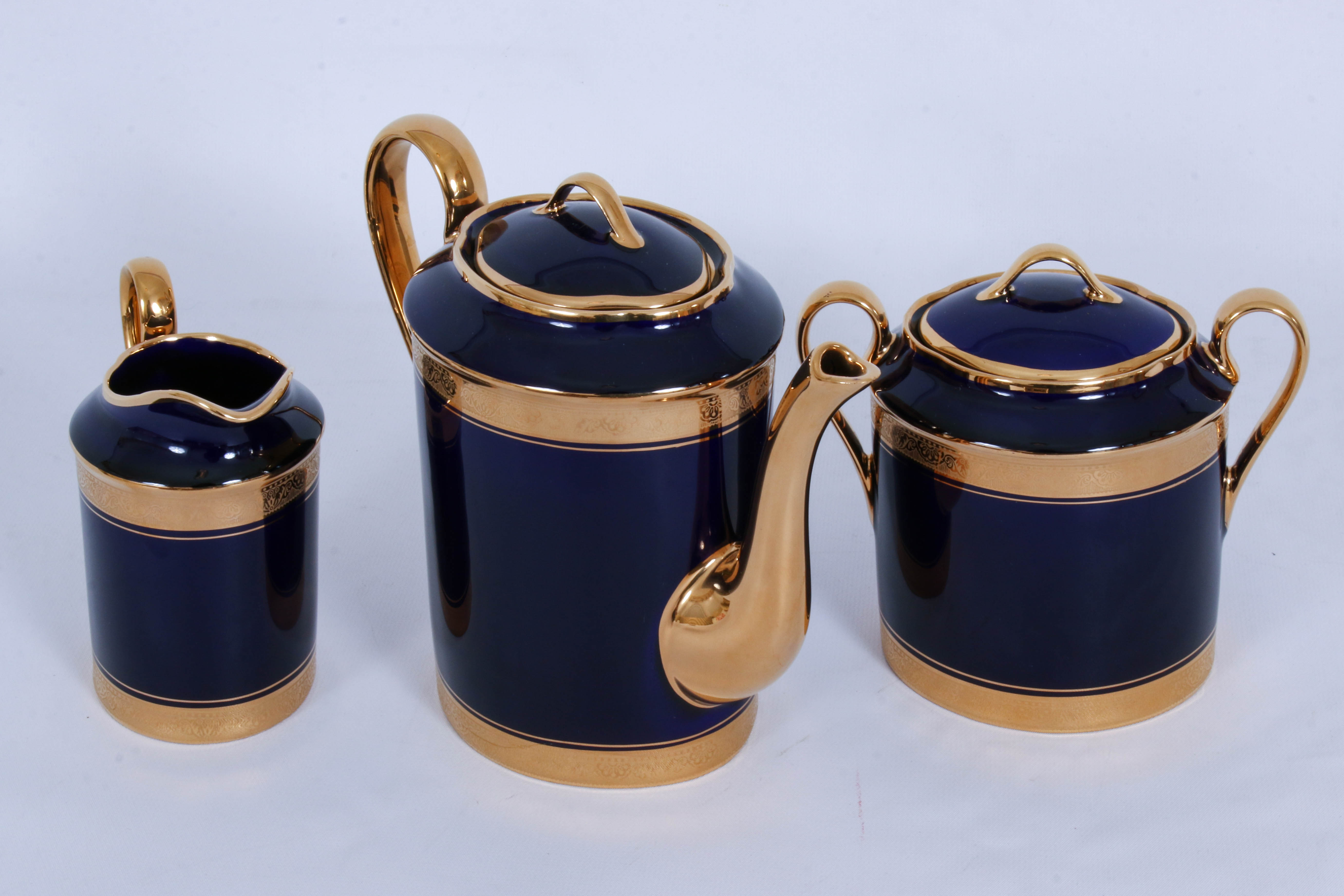 Legle Porcelaine d'Art Limoges Gilt Accented Porcelain Tea Service | EBTH