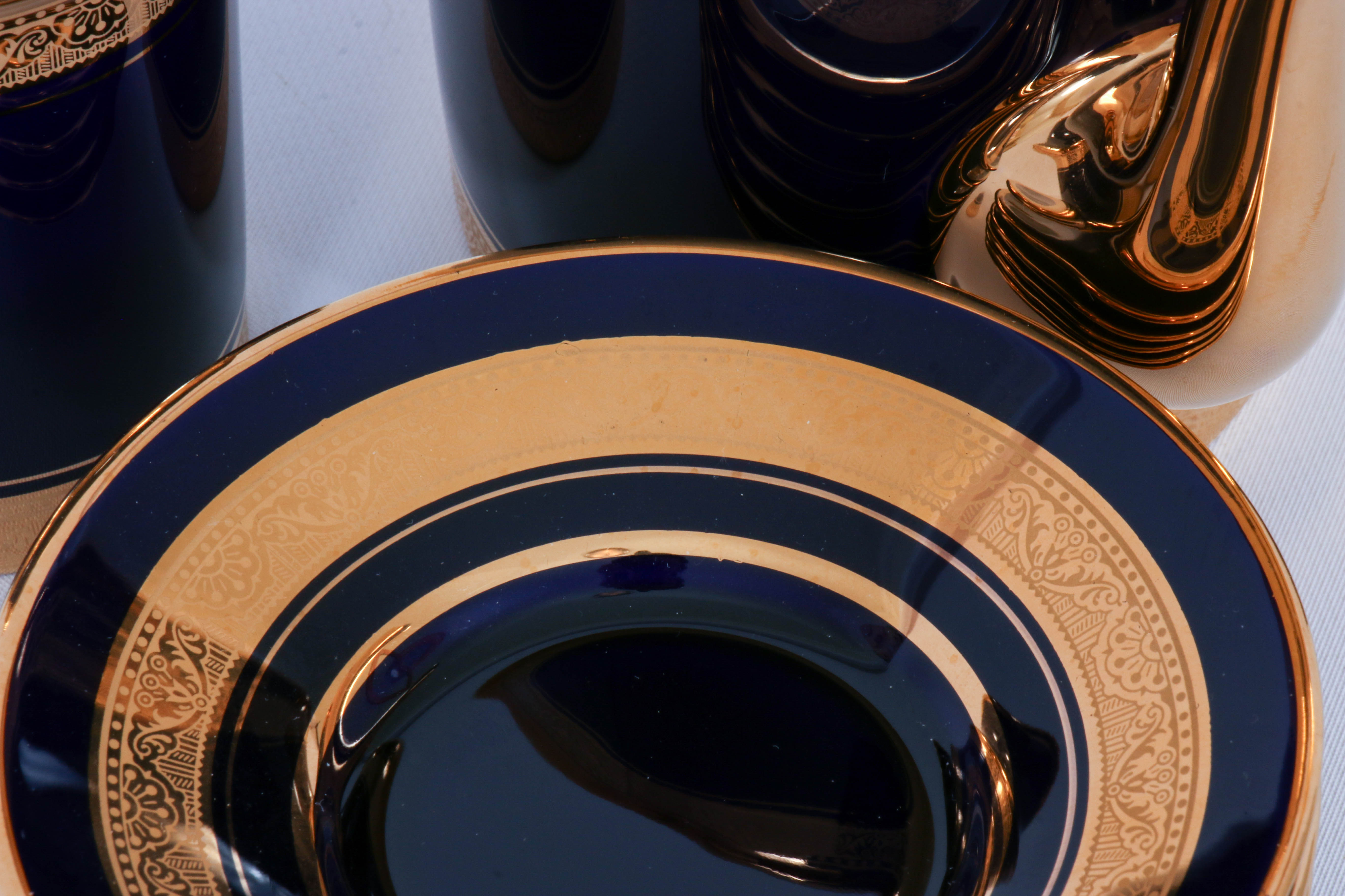 Legle Porcelaine d'Art Limoges Gilt Accented Porcelain Tea Service | EBTH