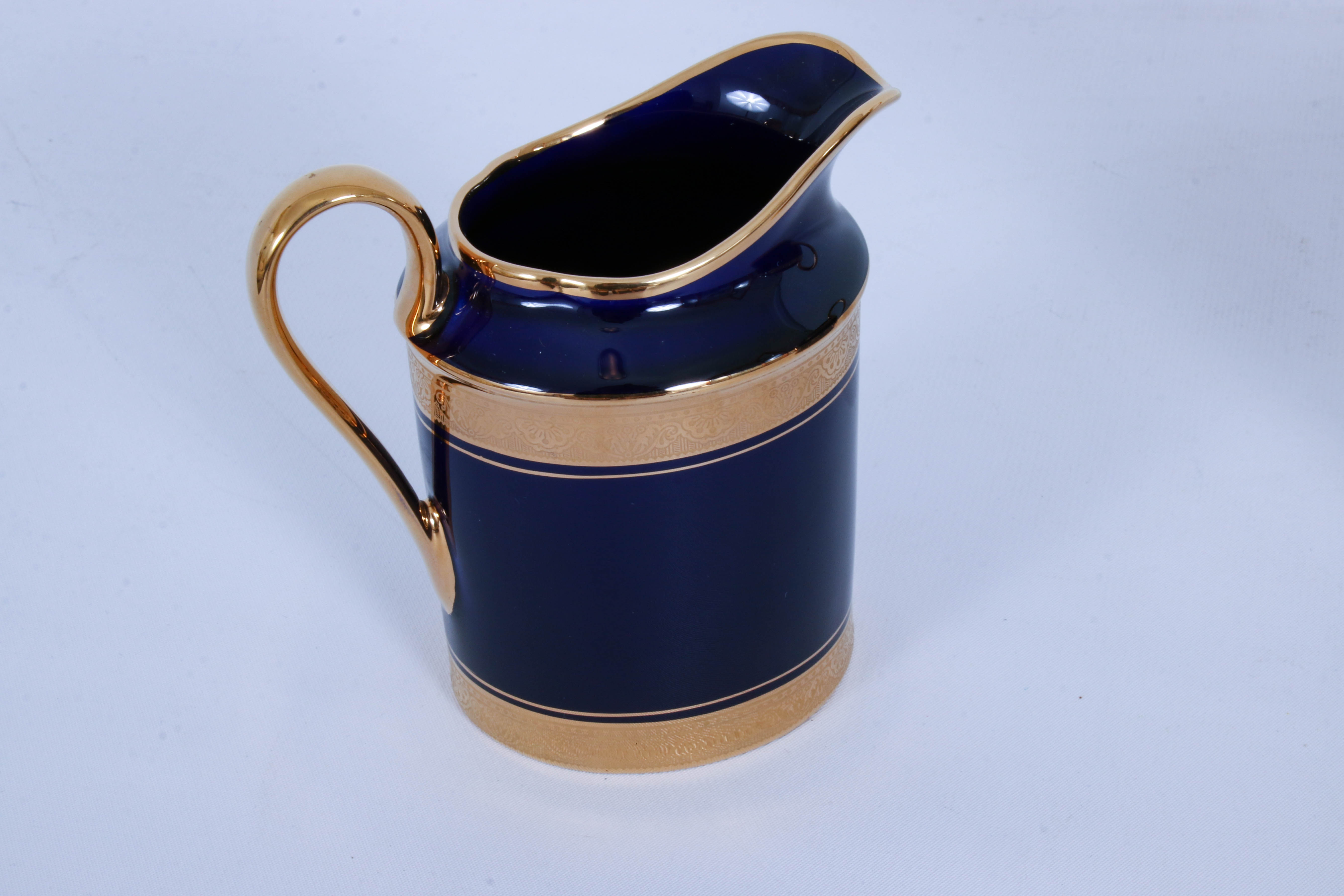 Legle Porcelaine d'Art Limoges Gilt Accented Porcelain Tea Service | EBTH