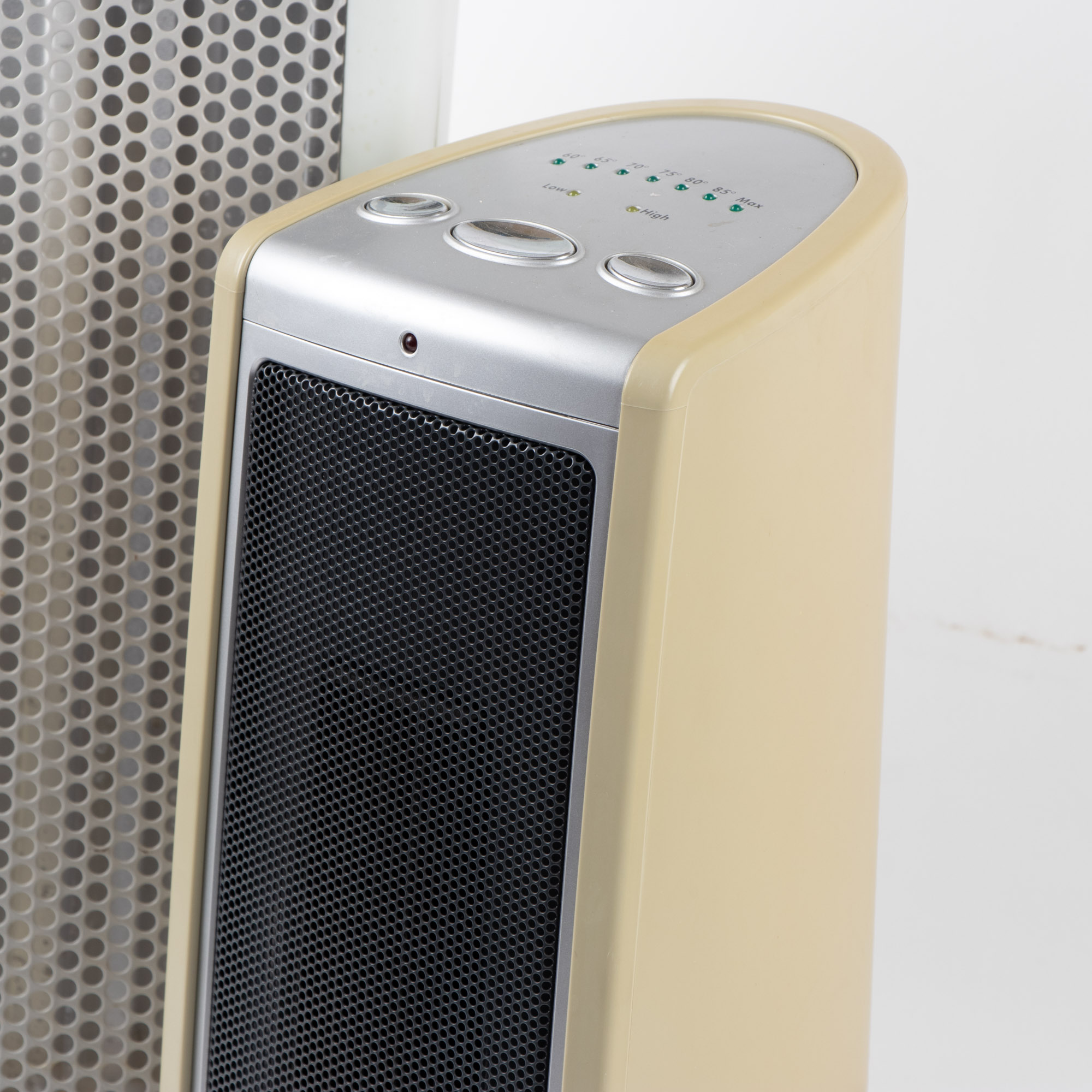 Holmes Quartz and Lasko Oscillating Electric 1500 Watt Heaters | EBTH
