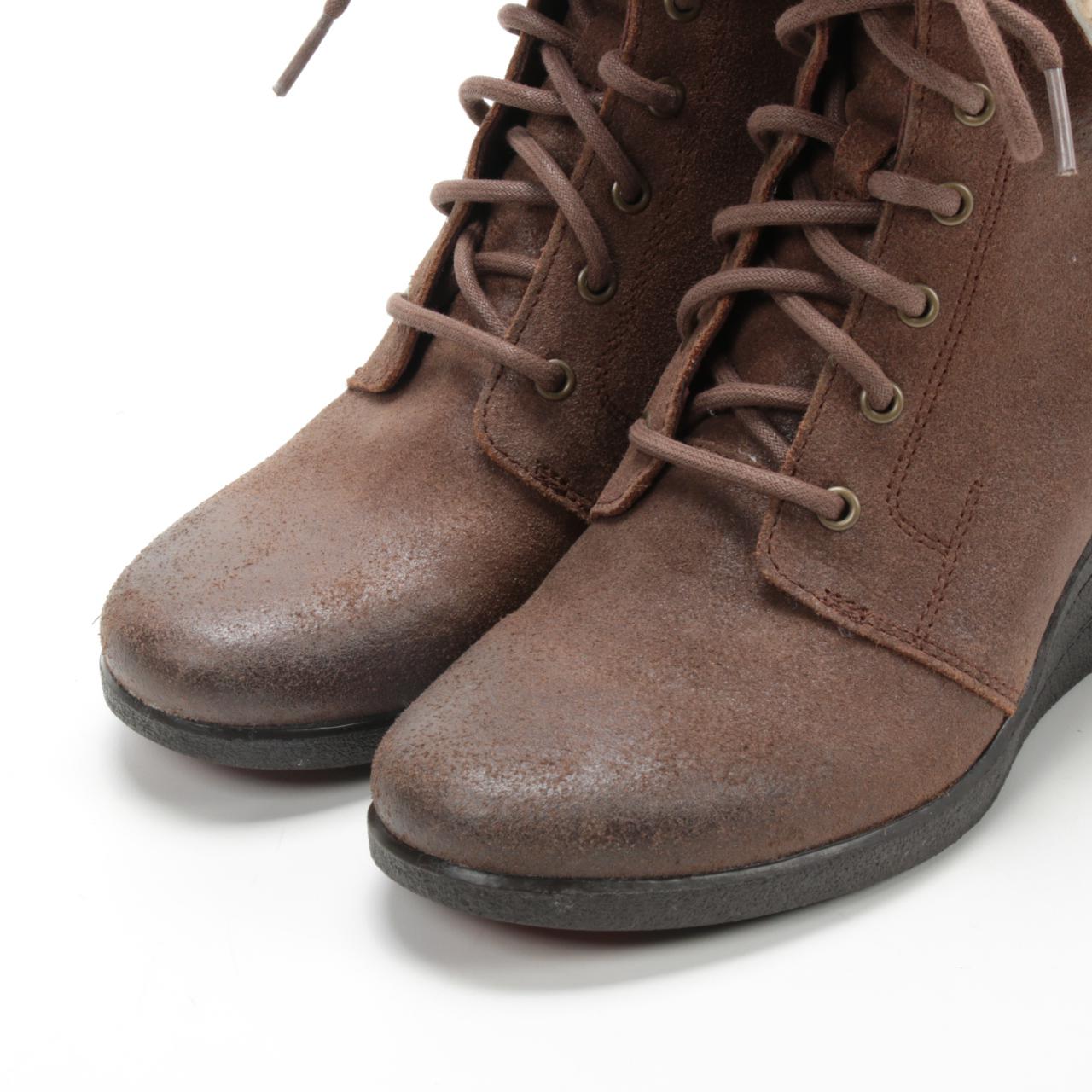 UGG Australia Uptown Zea Leather Lace-Up Shearling Waterproof Boots | EBTH
