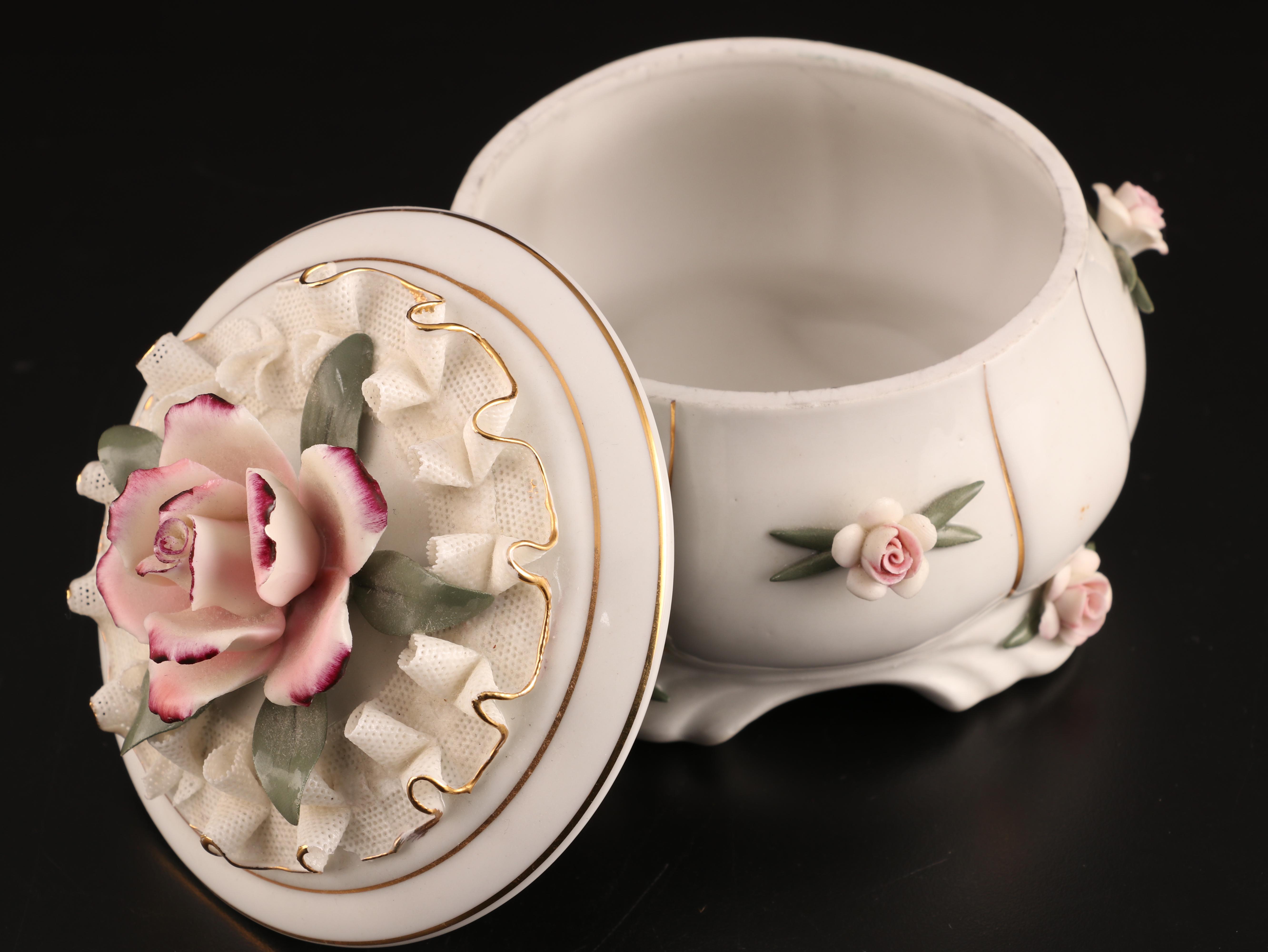 Nuova Capodimonte Porcelain Vanity Set with Lenox Vase | EBTH