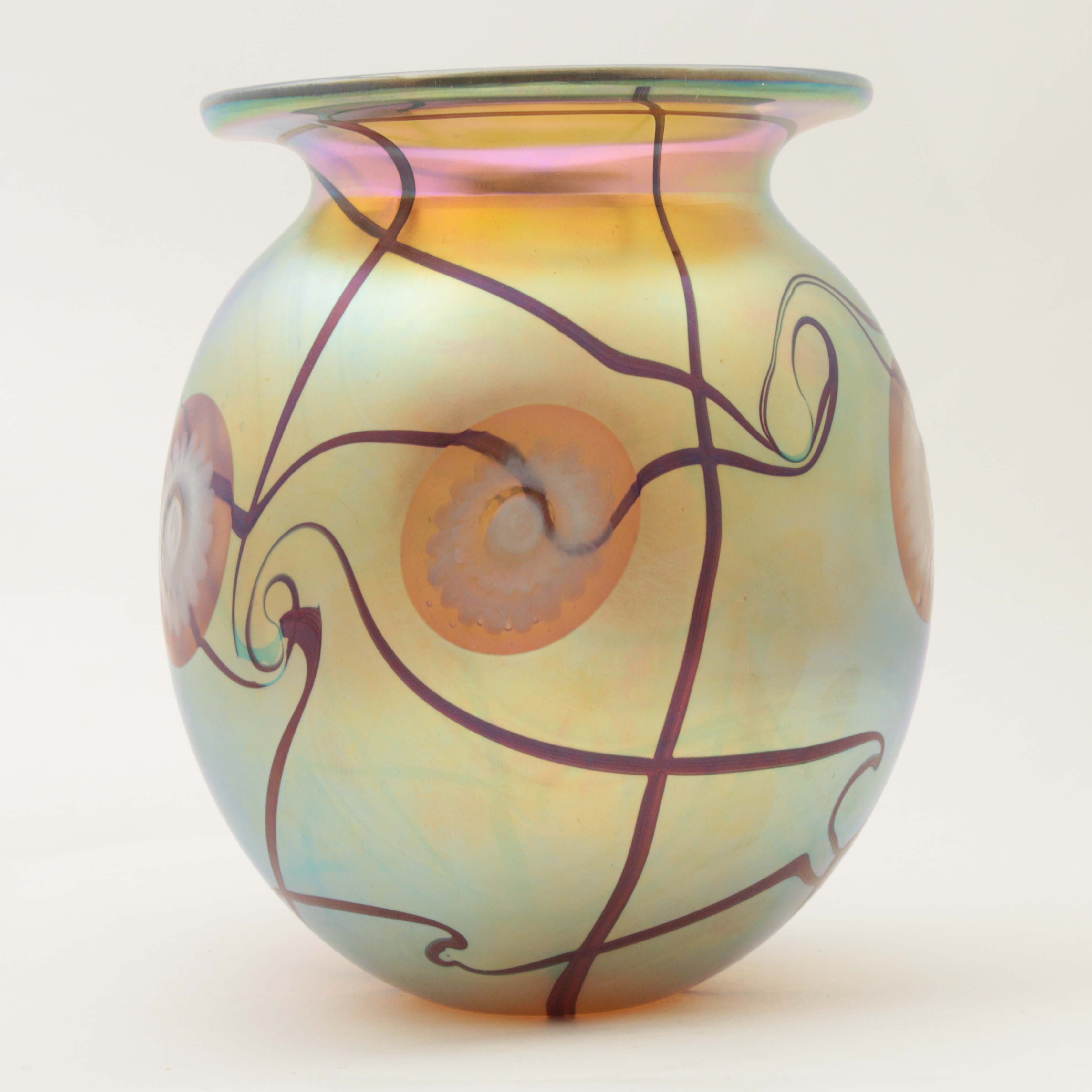 Robert Eickholt Hand Blown Iridescent Art Glass Vase | EBTH