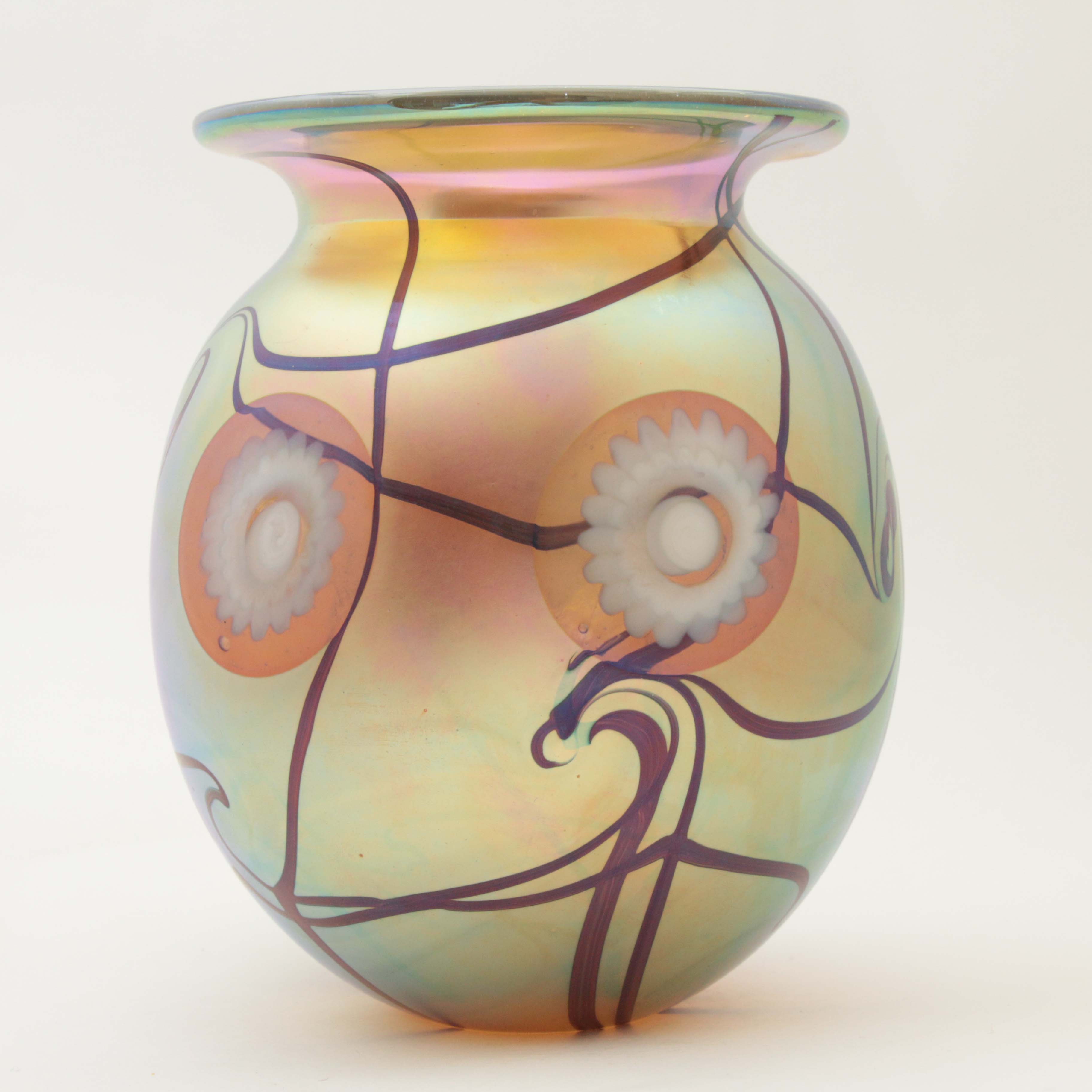 Robert Eickholt Hand Blown Iridescent Art Glass Vase | EBTH