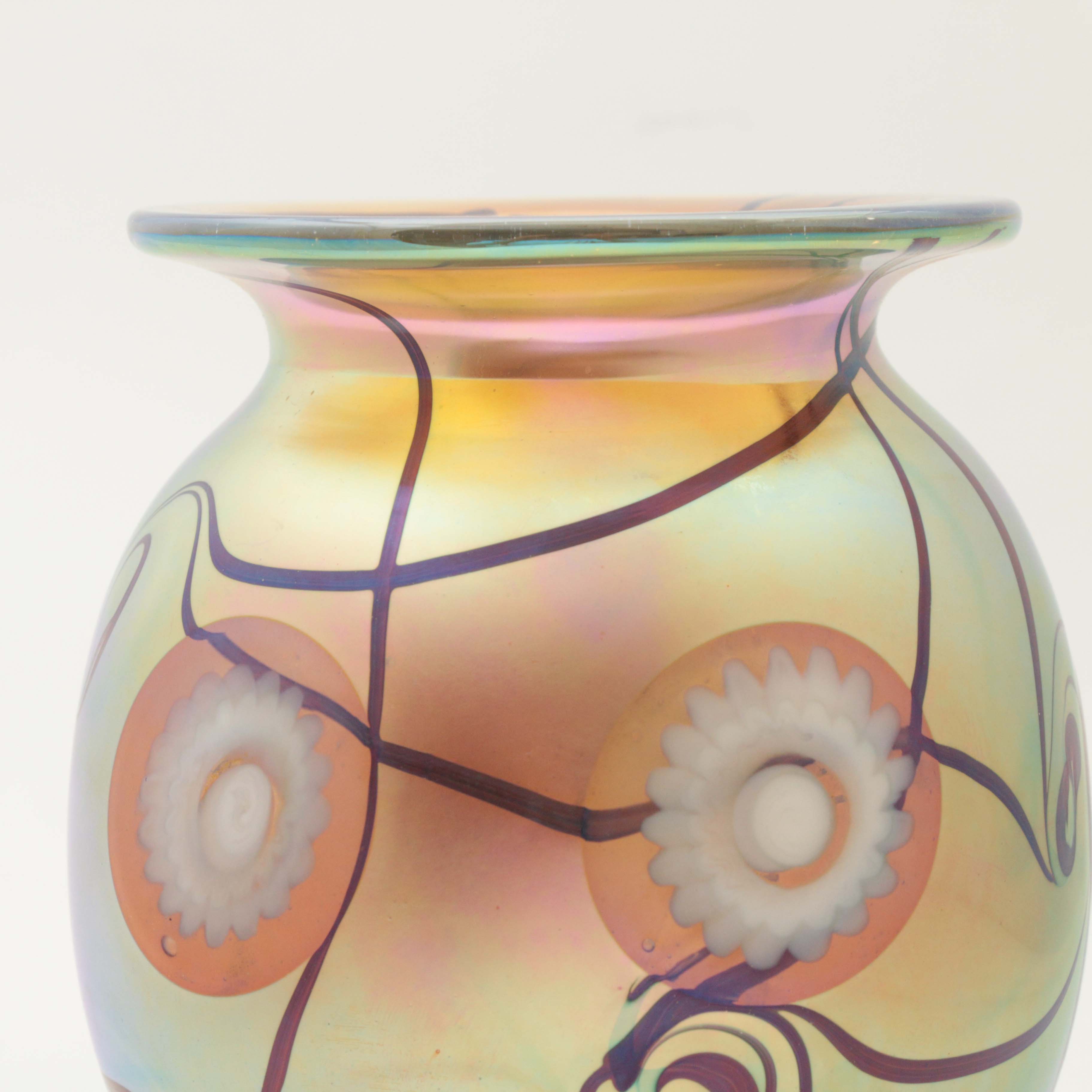 Robert Eickholt Hand Blown Iridescent Art Glass Vase | EBTH