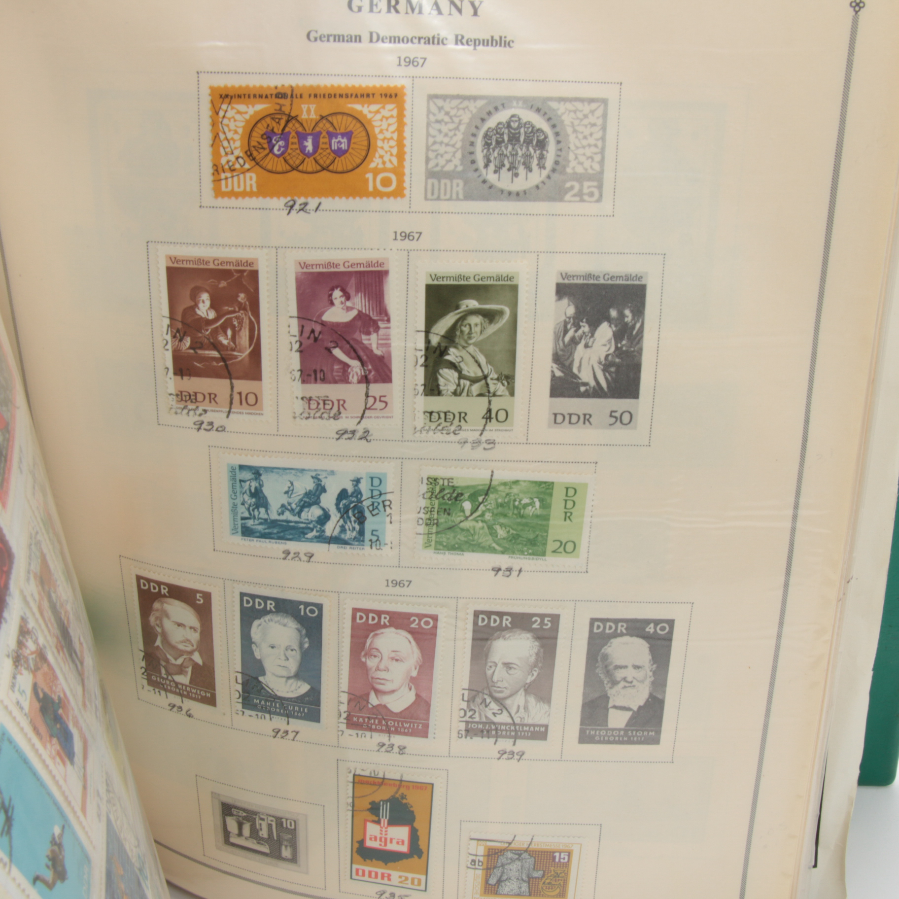Standard World Stamp, Senior Statesman and Citation Stamp Albums | EBTH