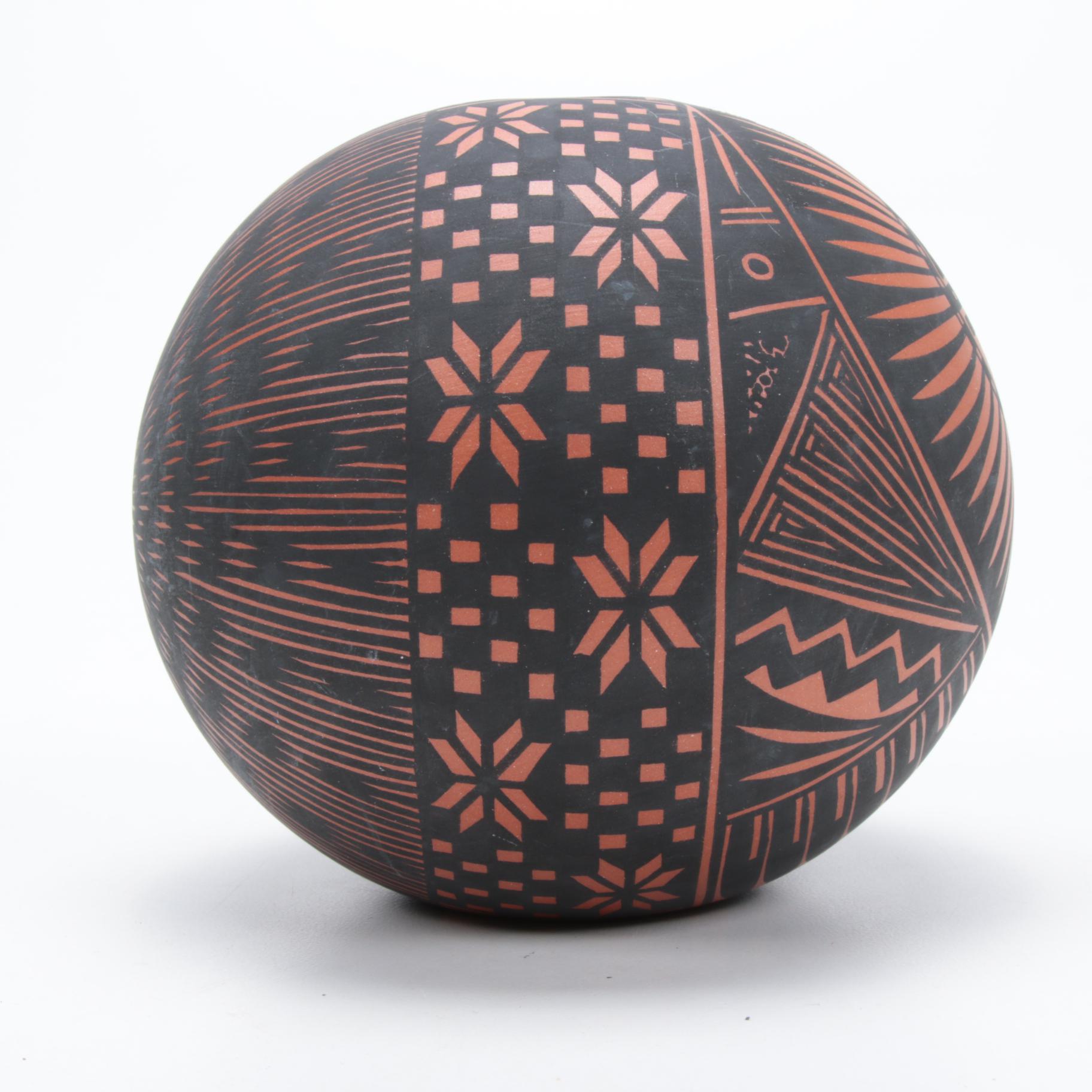 Terrance M. Chino Acoma Pueblo Pottery Vase, 1994 | EBTH