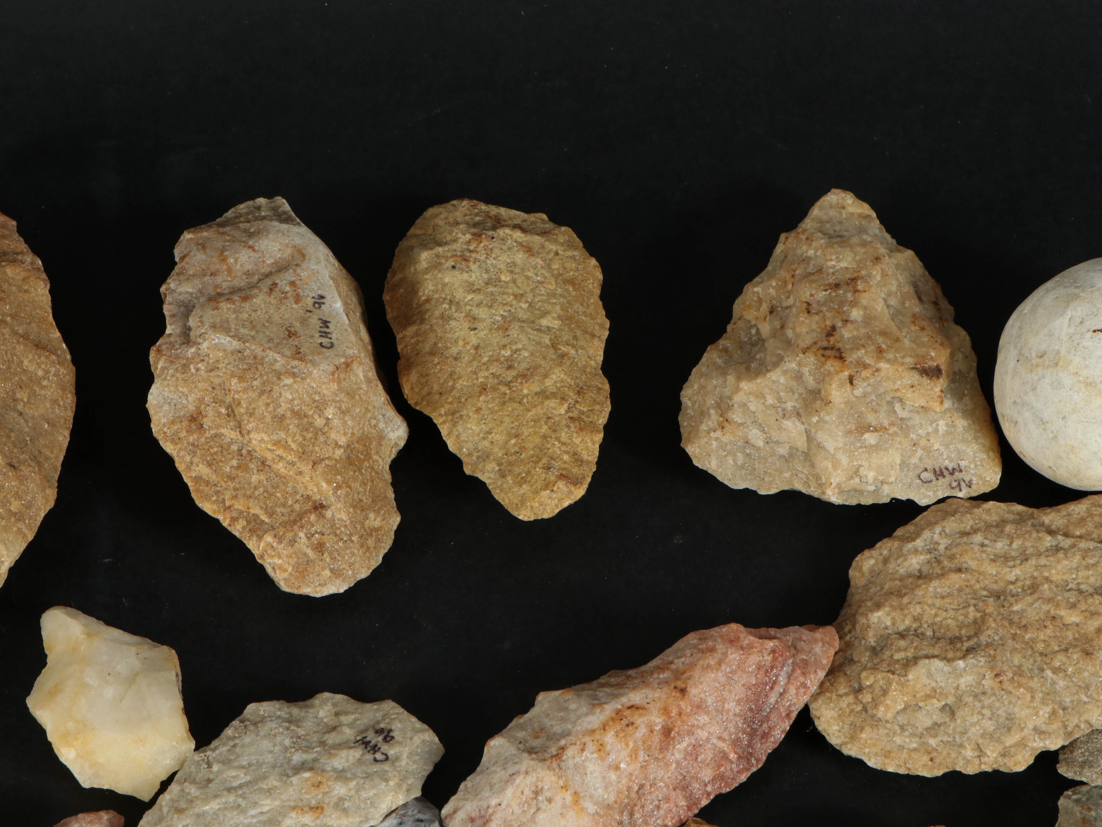 North American Knapped Stone Projectile Points and Arrowheads | EBTH