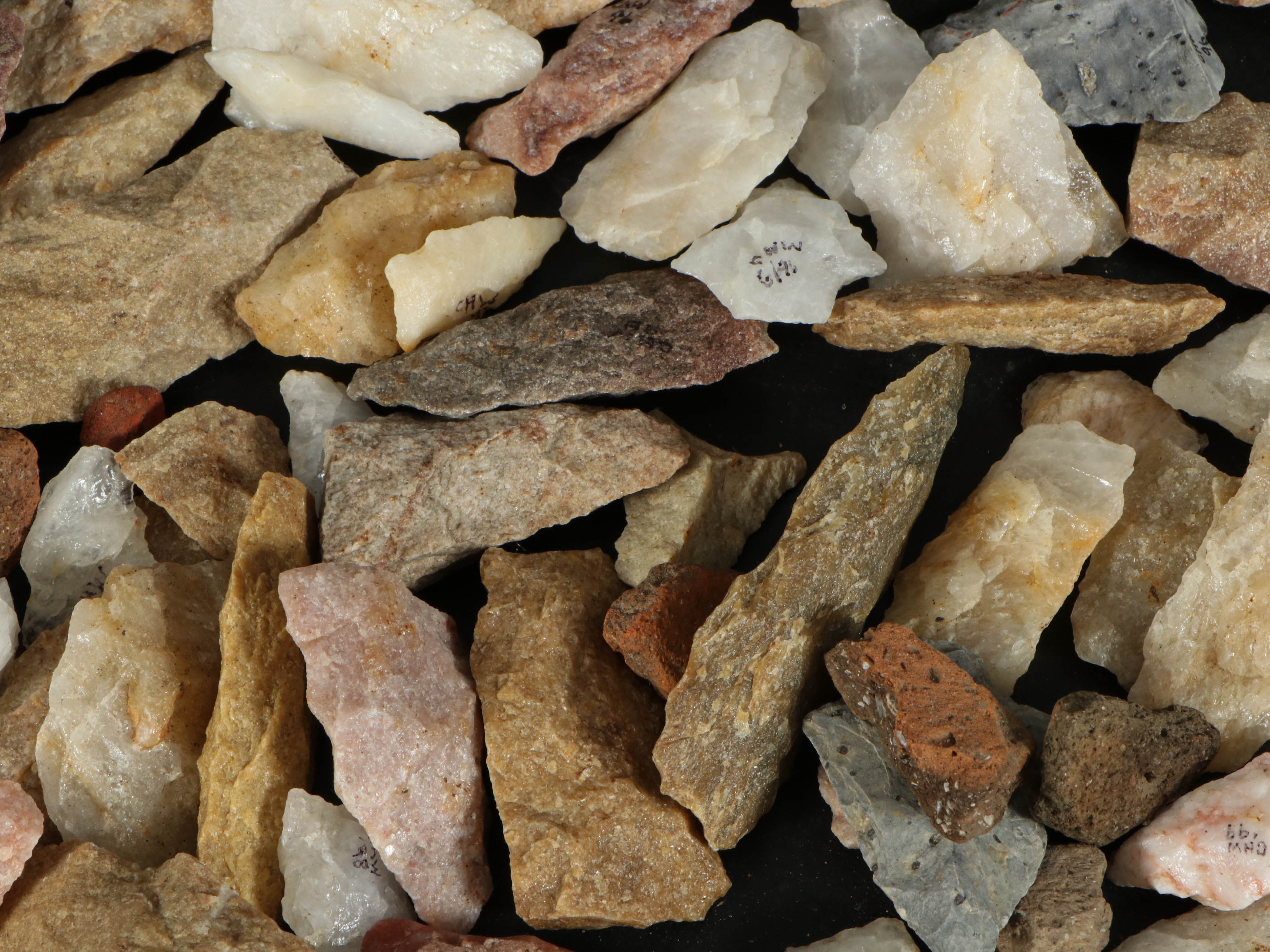 North American Knapped Stone Projectile Points and Arrowheads | EBTH