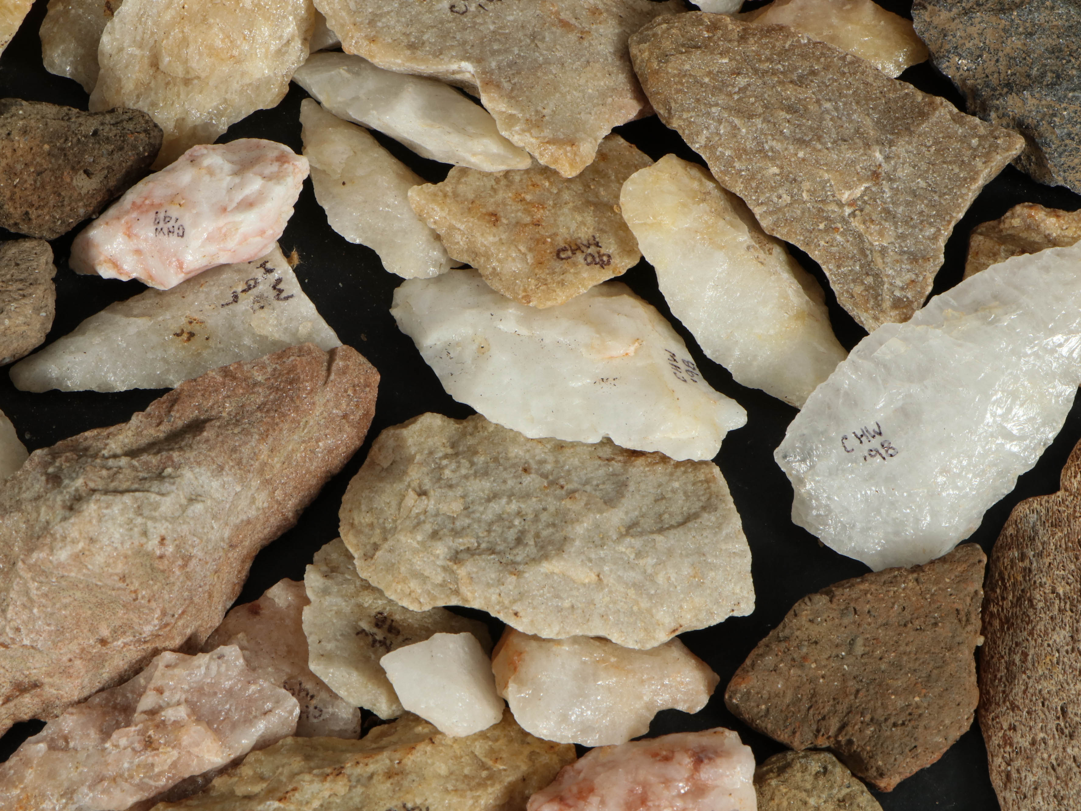 North American Knapped Stone Projectile Points and Arrowheads | EBTH